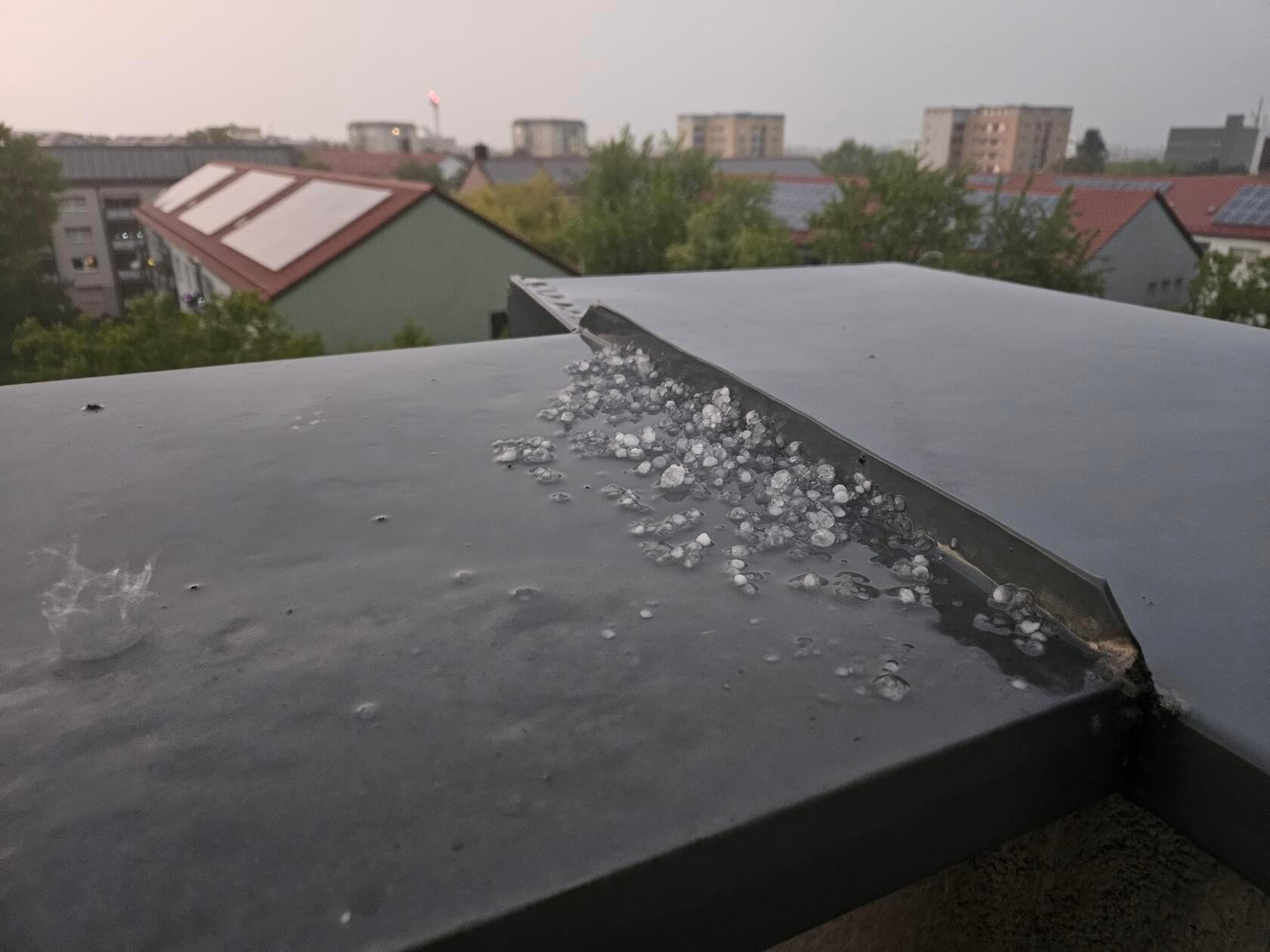 Gewitterfront trifft Fürth: Hagel, Starkregen und krasse ...