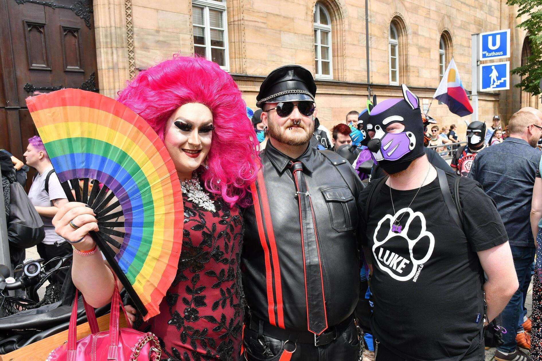 Bunt, laut, und "nie wieder still": Die Bilder vom zweiten Fürther CSD