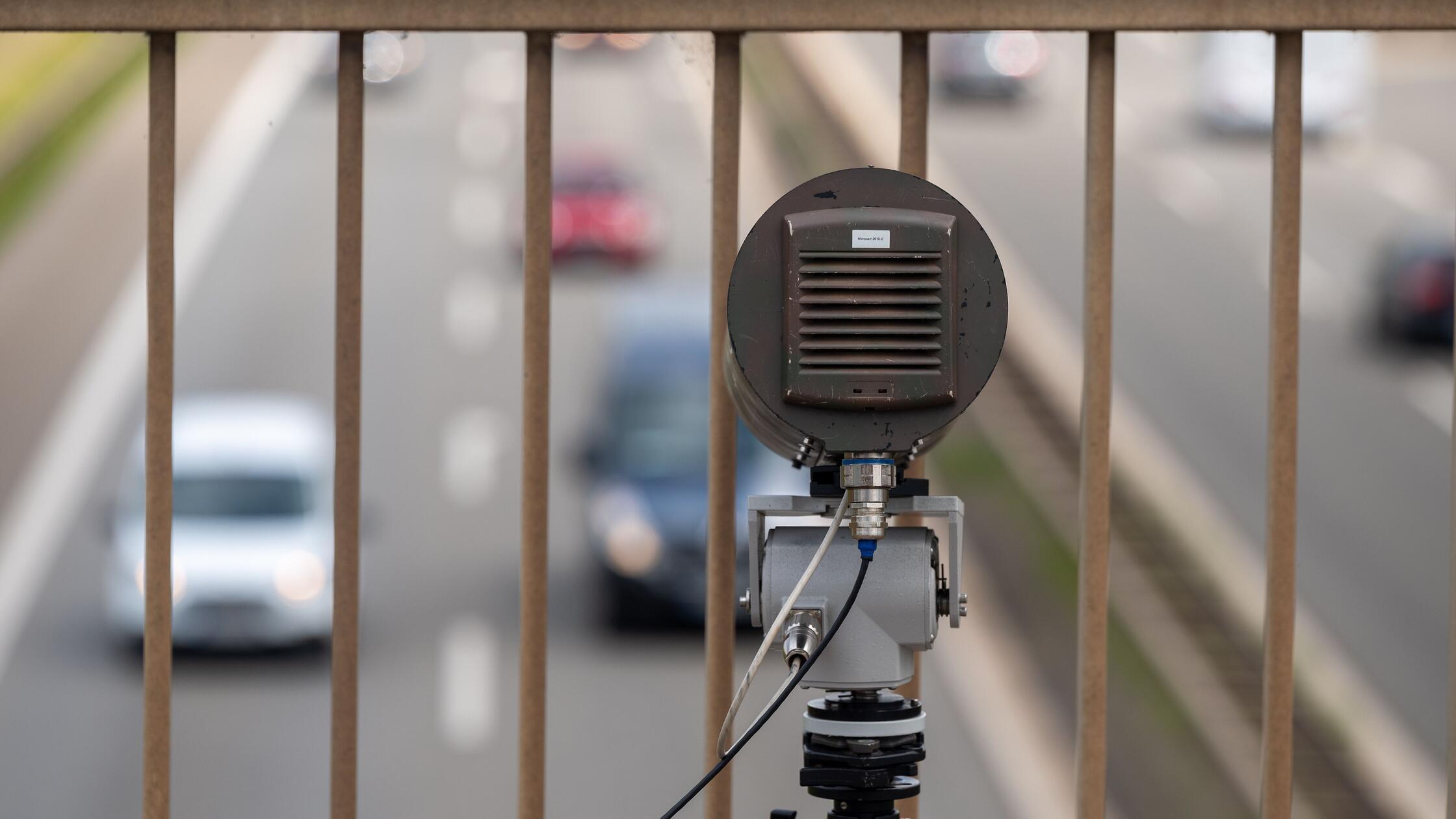 Incredible incident on German autobahn: man clocked at 321 km/h in a ...