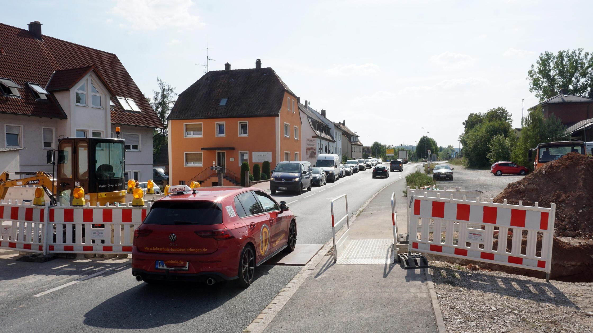Backwaren im Vorbeifahren: Das war der Grund für den Stau in Wilhermsdorf