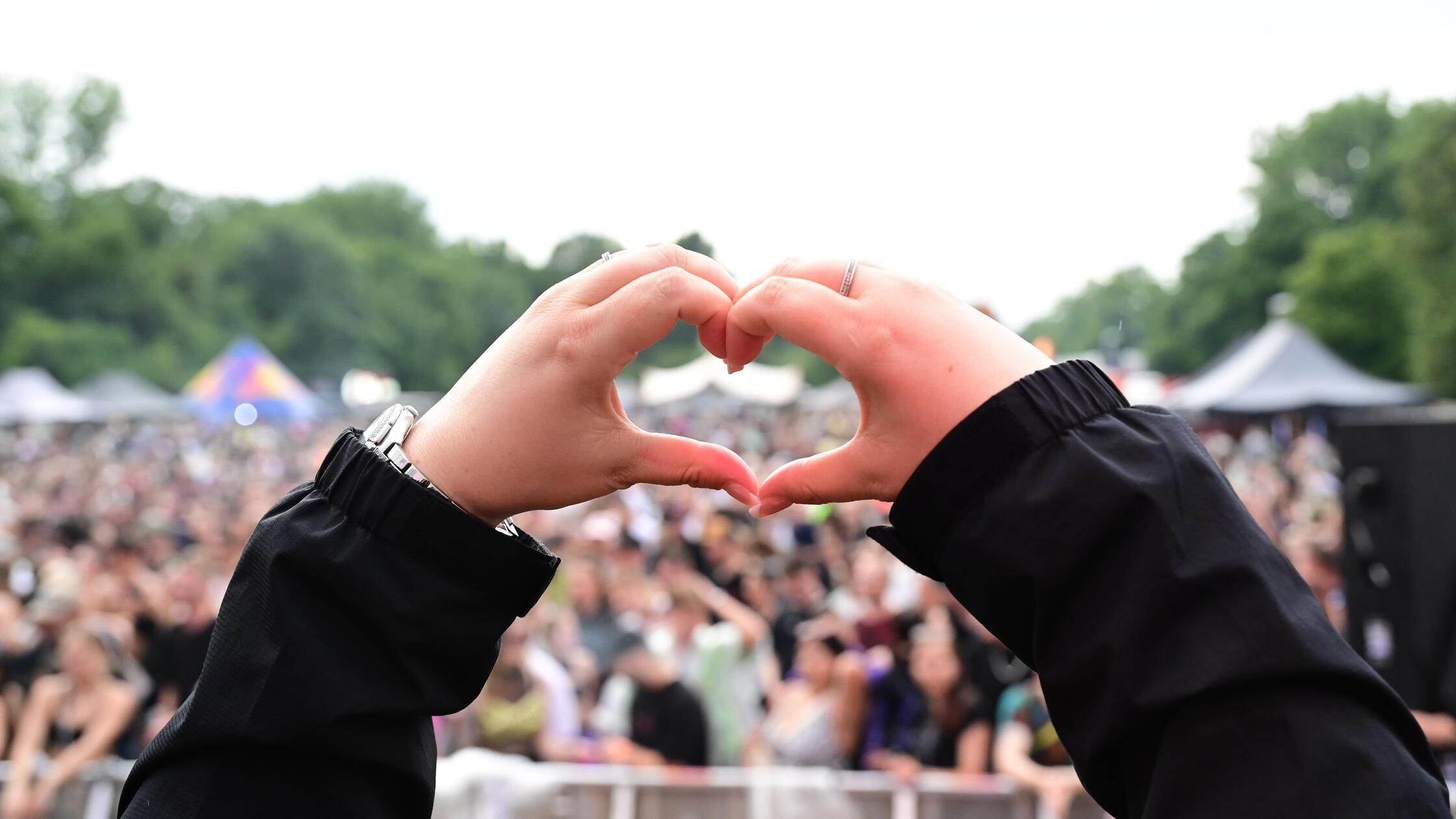 „Tanzen im Grünen“ 2025: Techno-Festival im Nürnberger Marienbergpark ...