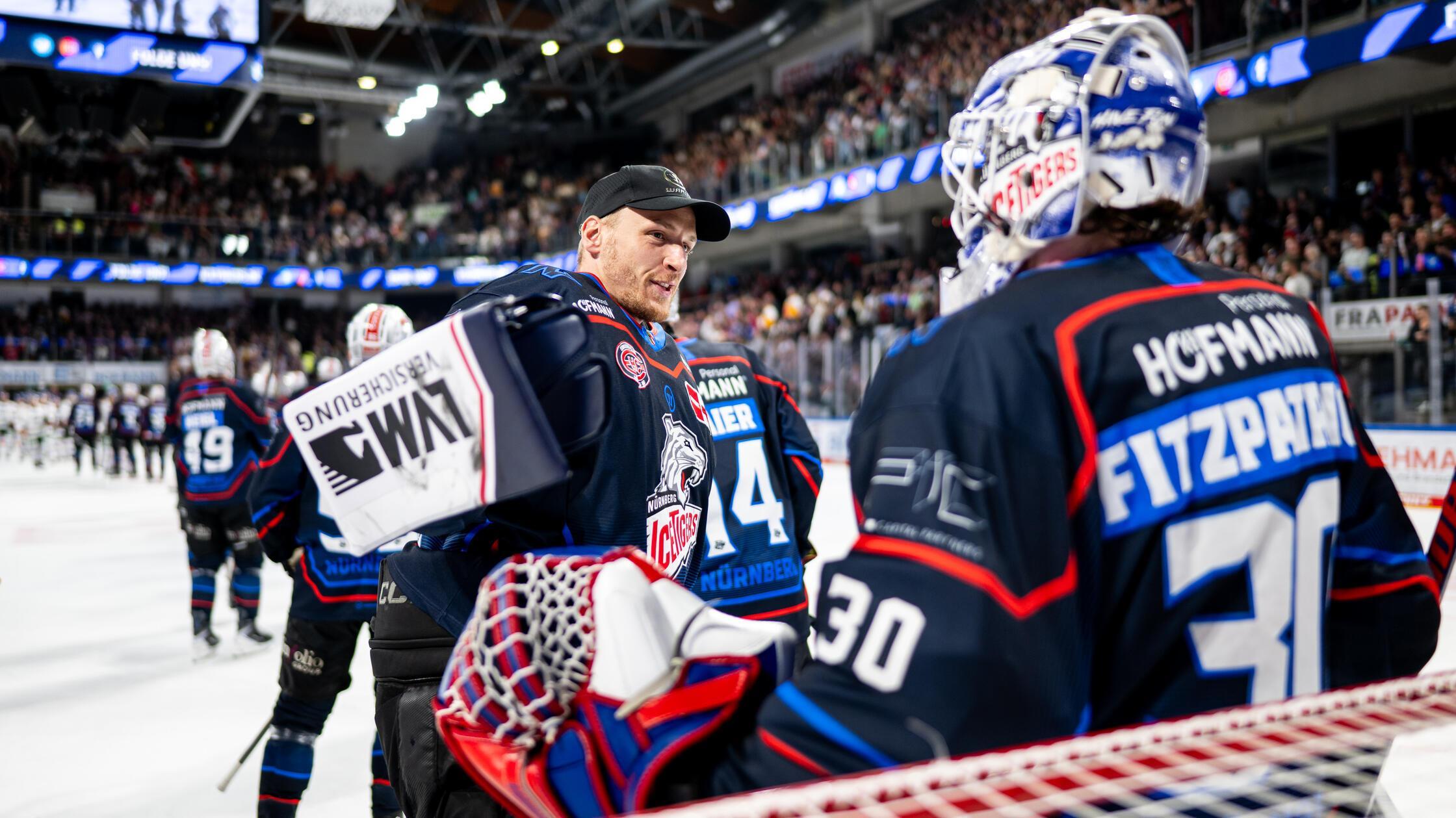 Manyvids paywall bypass mia welcomed me in a mini number,