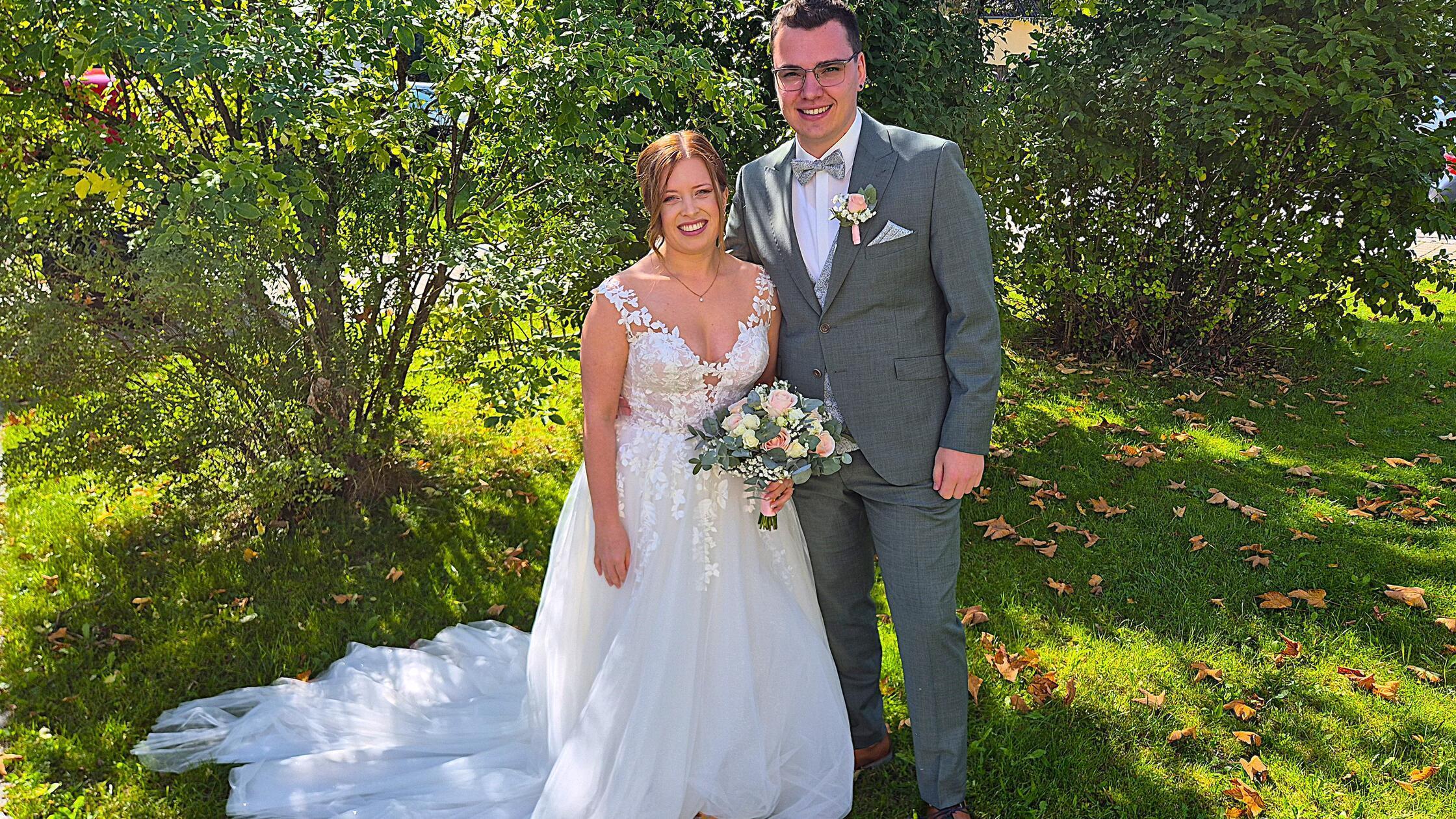 Tina und Peter haben in Pavelsbach geheiratet: Schützen, Festdamen und ...