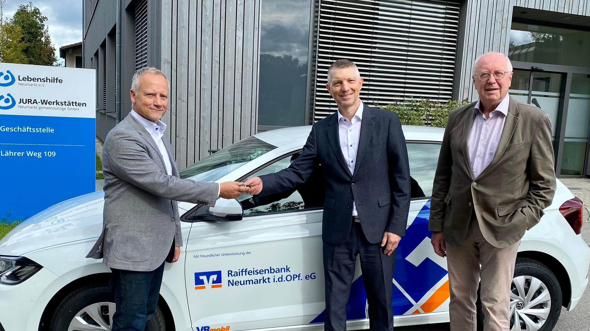 Neues VRmobil für Lebenshilfe: Raiffeisenbank unterstützt in Neumarkt ...