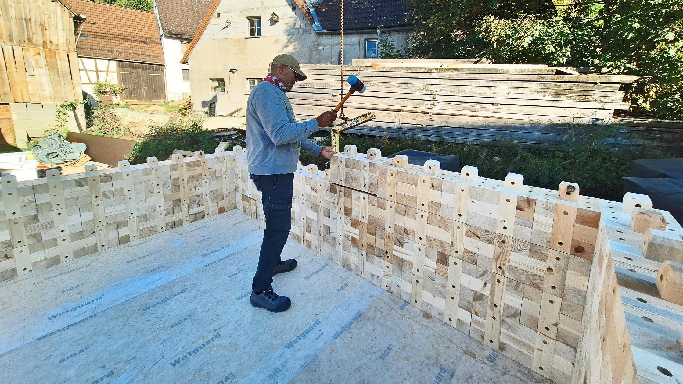 Der Laufer Mathias Jackson baut sich selbst ein Haus – aus ...