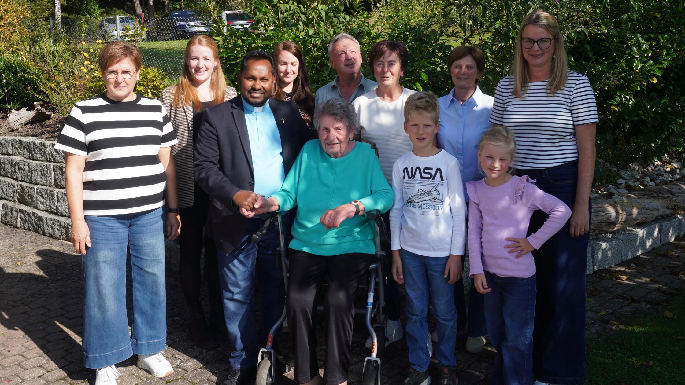 Hildegard Deinhard feiert 90. Geburtstag in Siegenhofen