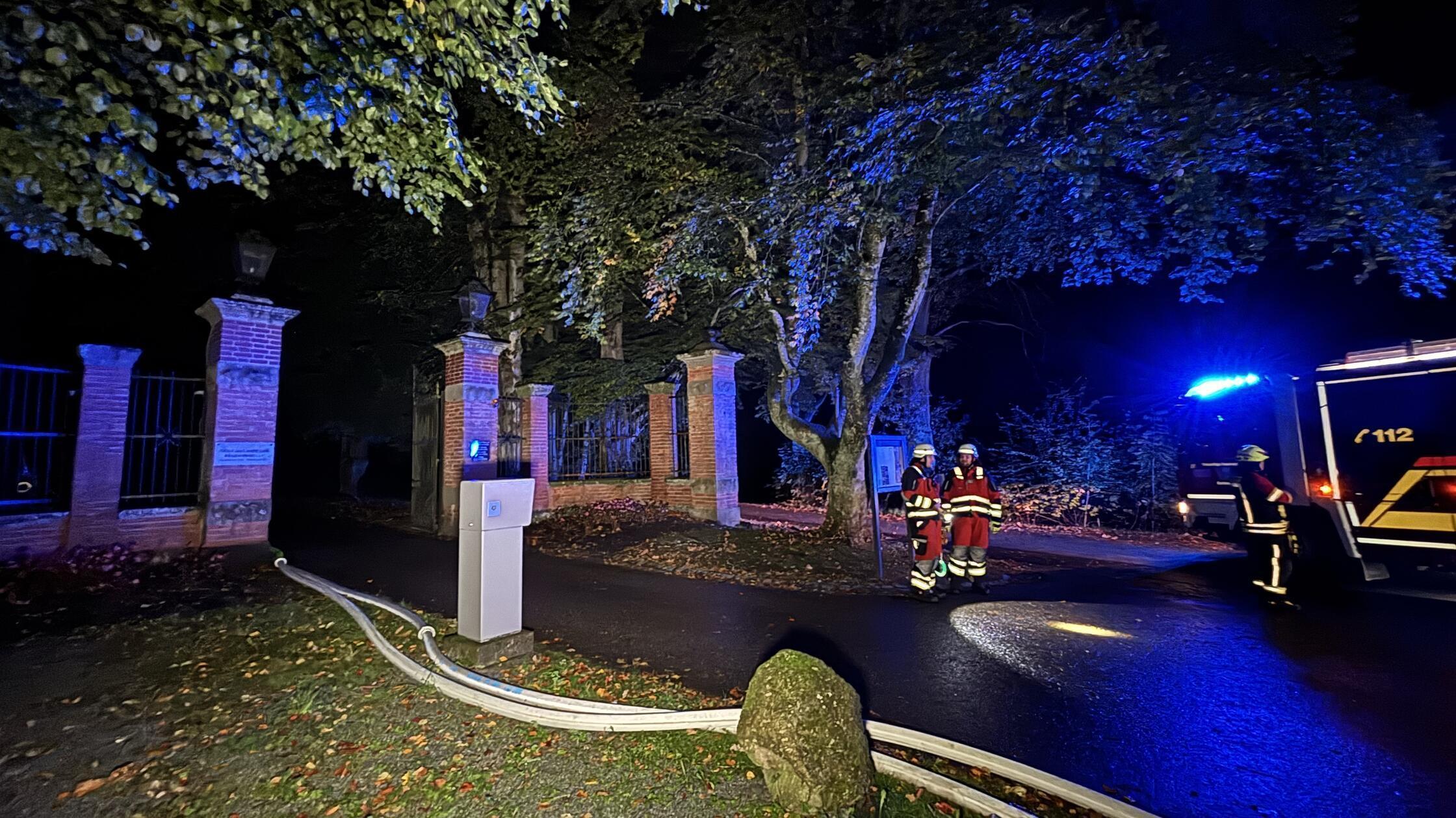 Großeinsatz in der Oberpfalz: Altes Thurn-und-Taxis-Schloss steht in ...