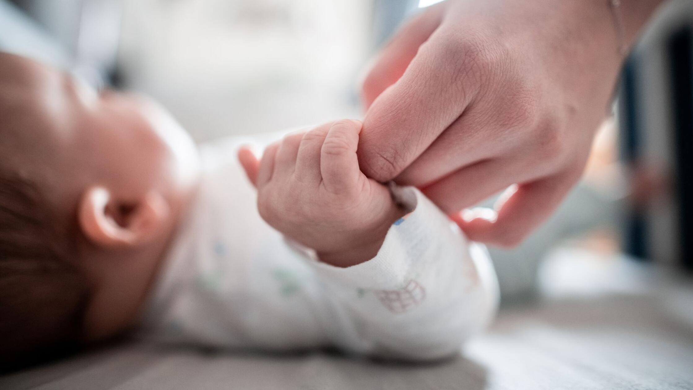 Serious mistake: Hospital mixes up babies after birth—truth revealed ...