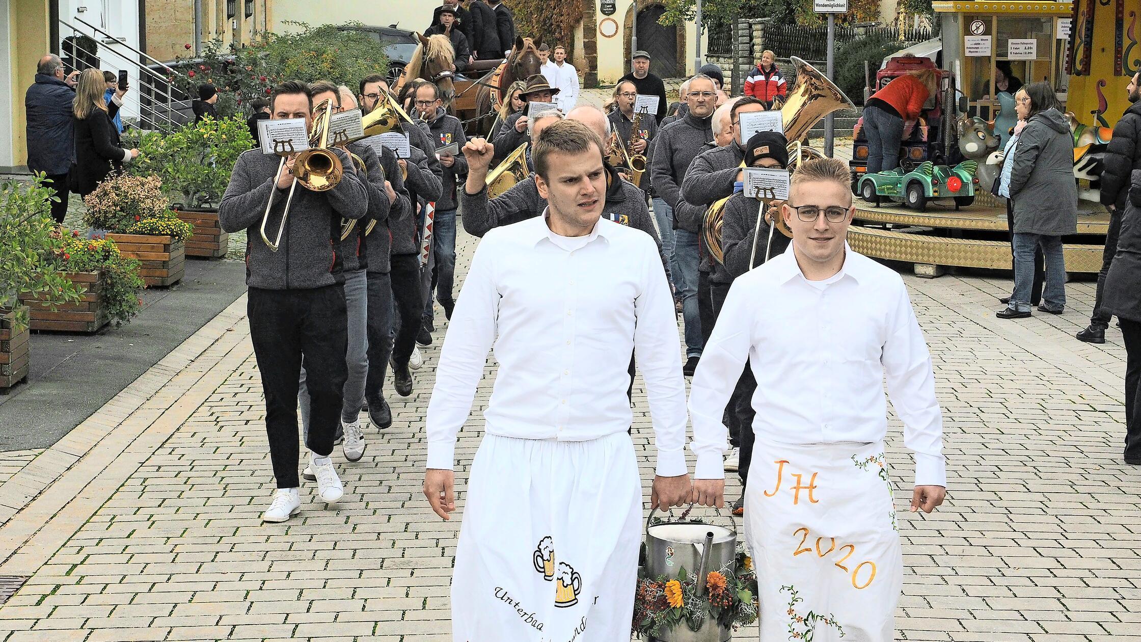 Frack, Zylinder und Pferde: Trockauer Kirchweih zog mit Tradition und ...
