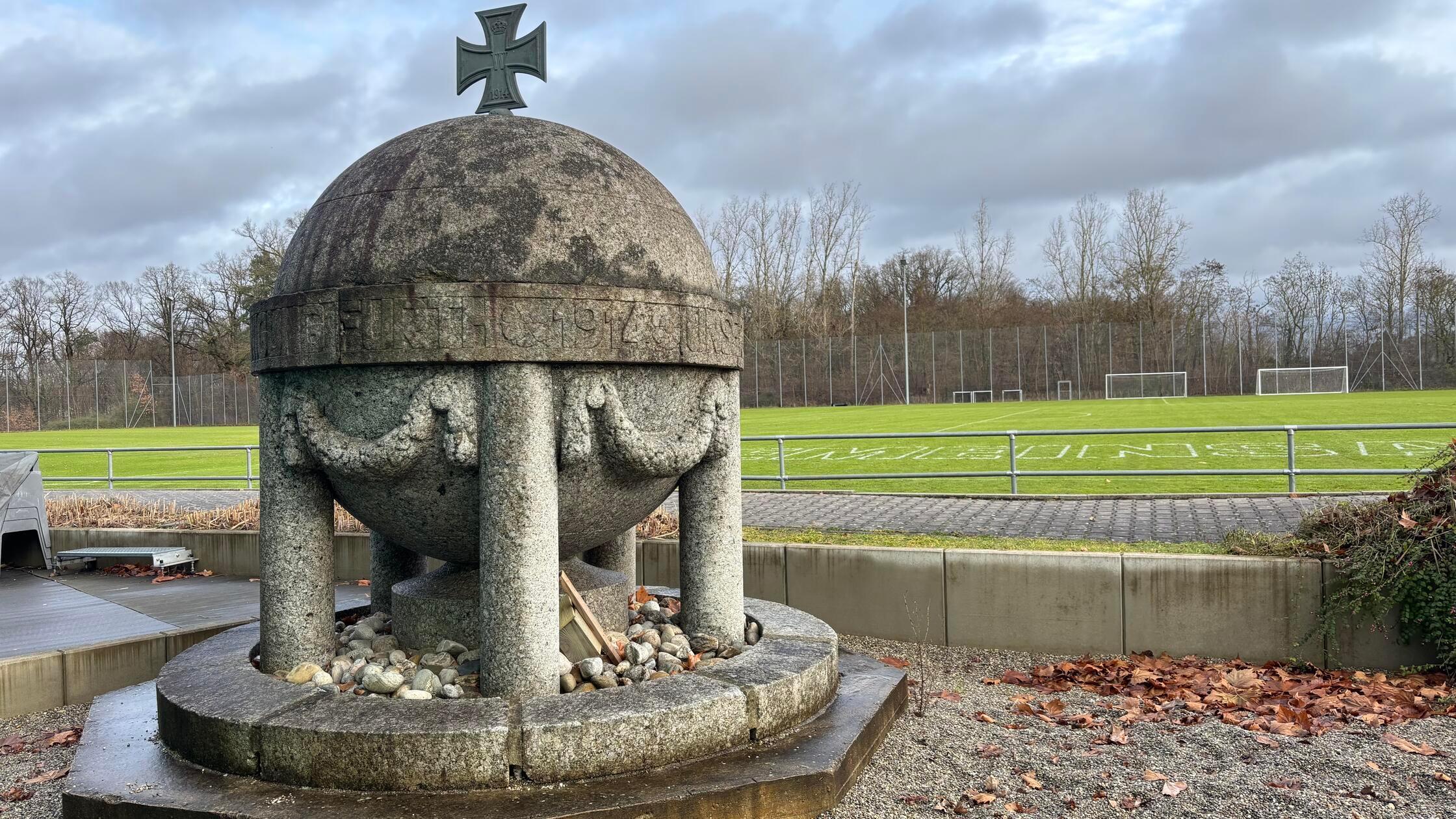 142 Gefallene des Ersten Weltkriegs: Zieht das Kriegerdenkmal der SpVgg ...