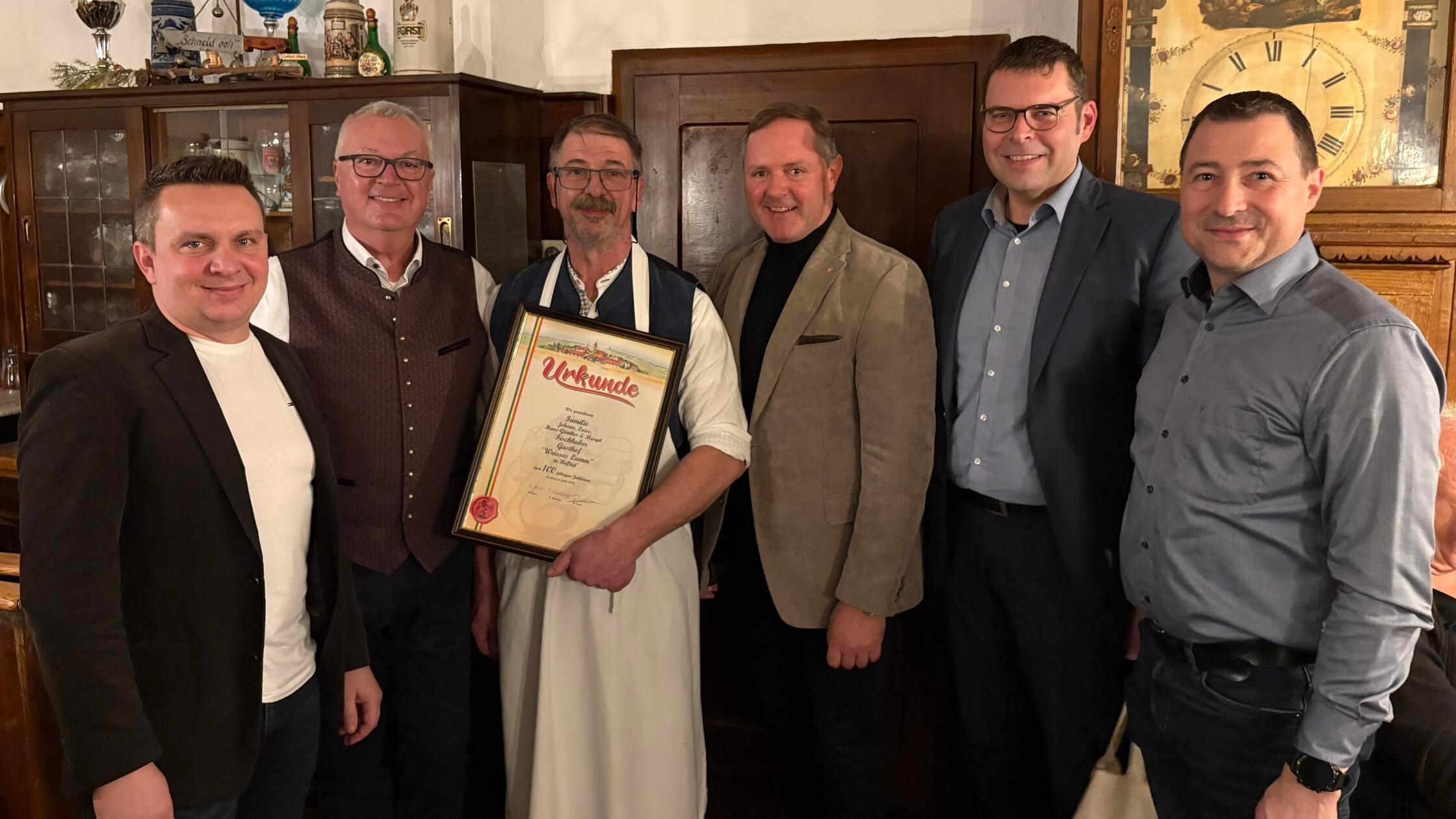 100 Jahre Bierbezug: Traditionsgasthaus „Weißes Lamm“ in Roßtal feierte ...
