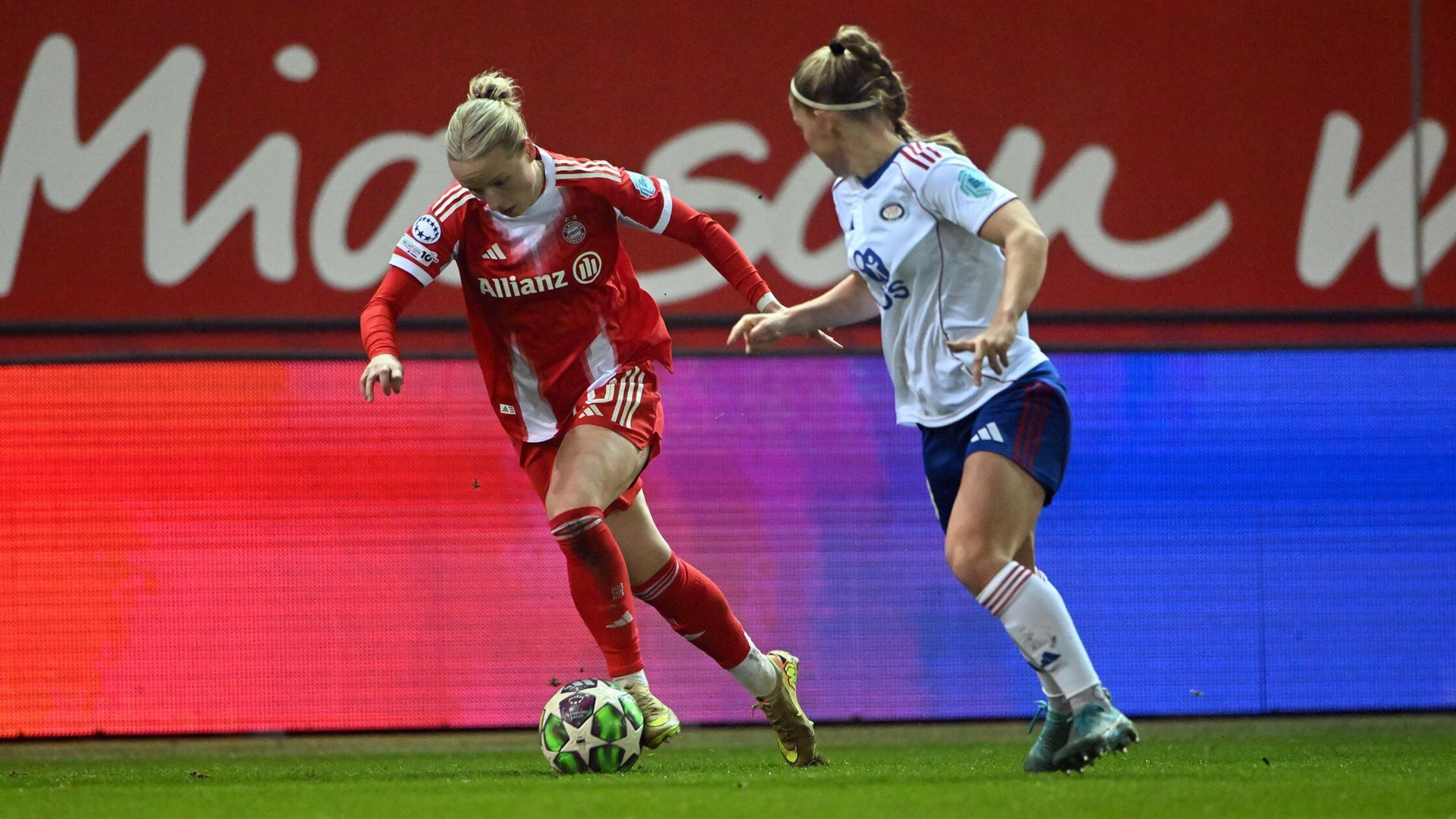Bayern-Fußballerinnen gewinnen in Leverkusen