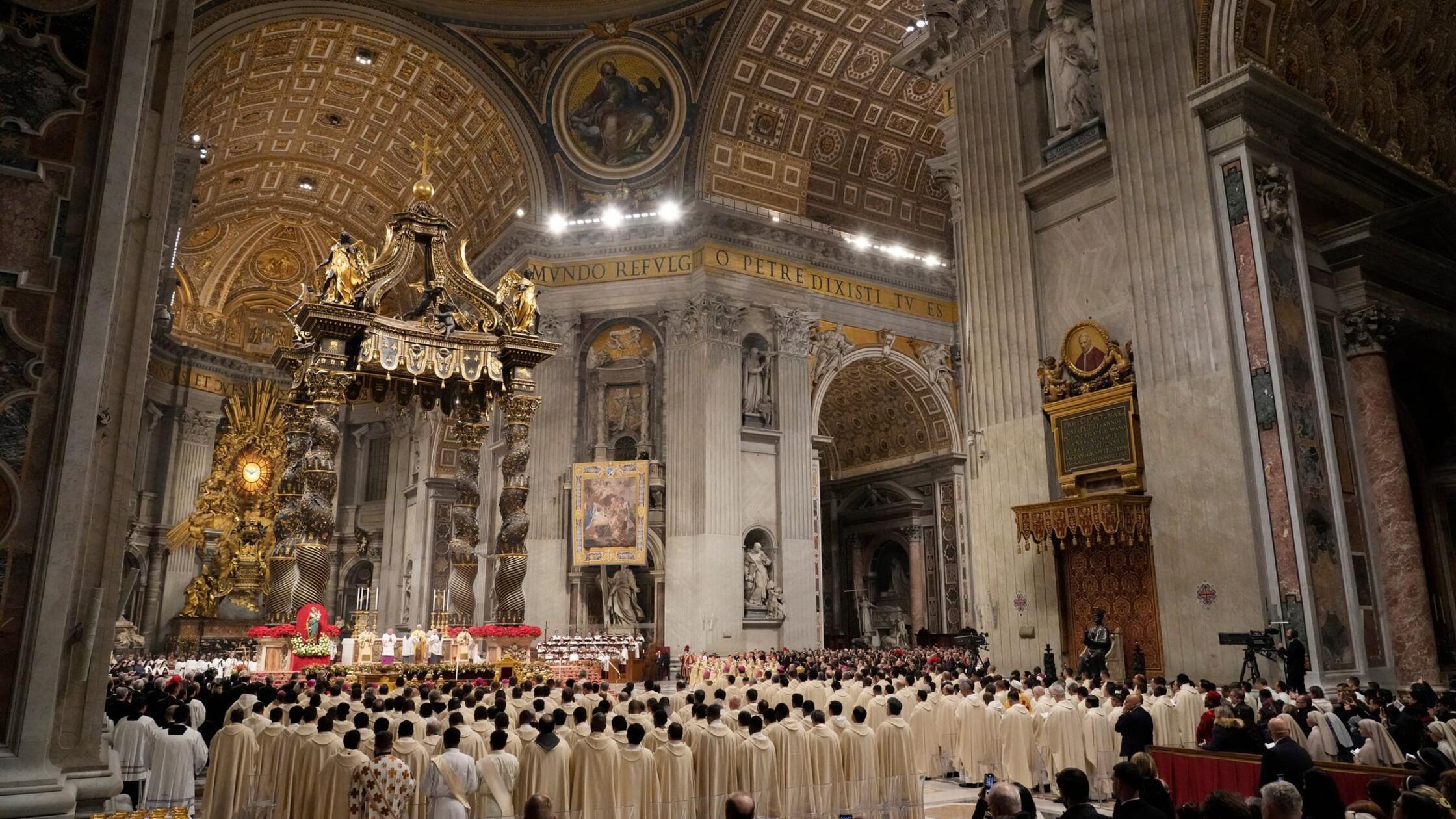 Papst Leo XIV. feiert Christmette - Menschlichkeit angemahnt