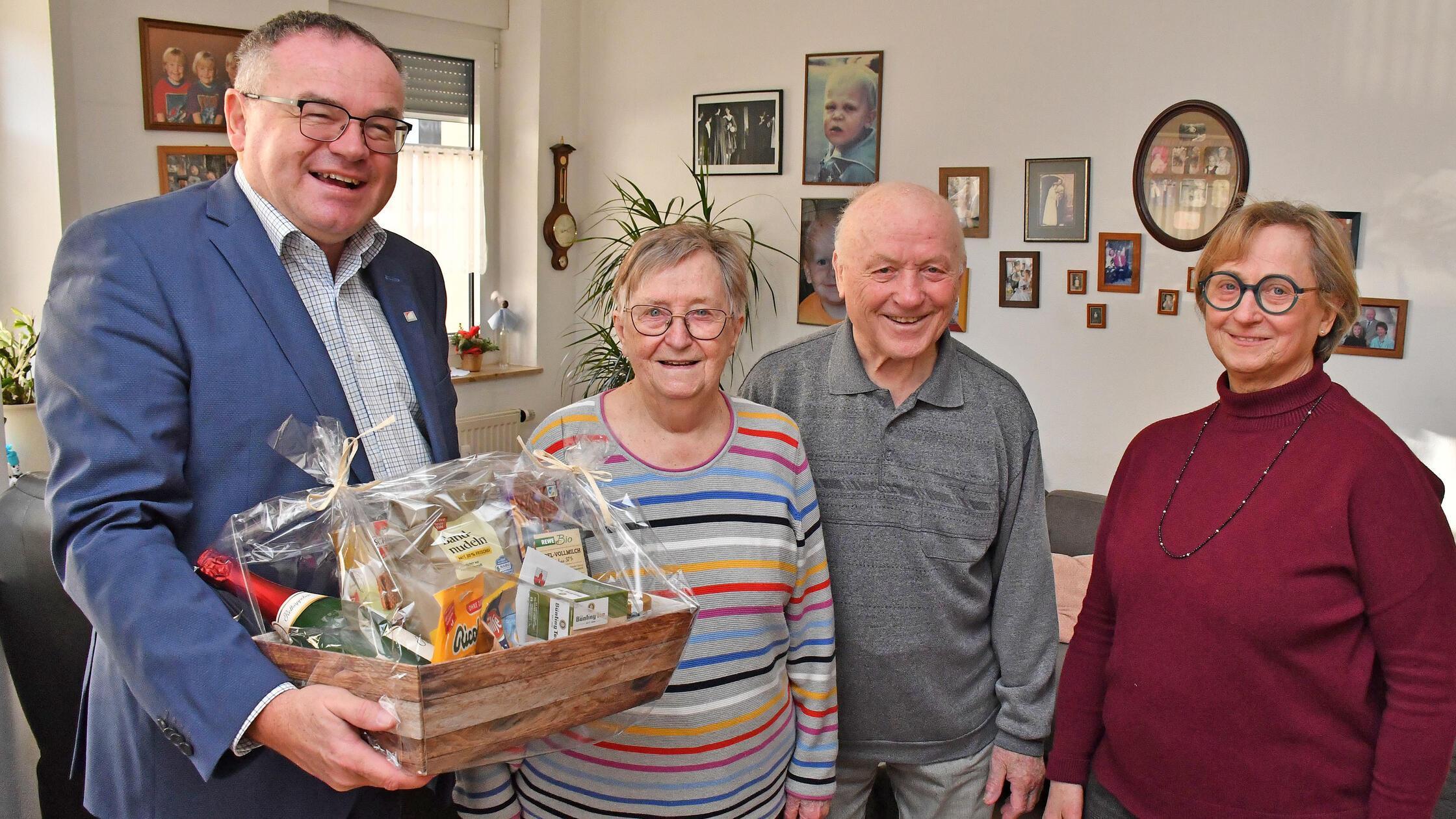 Ja-Wort am 2. Weihnachtsfeiertag 1960: Zirndorfer Paar feiert jetzt ...