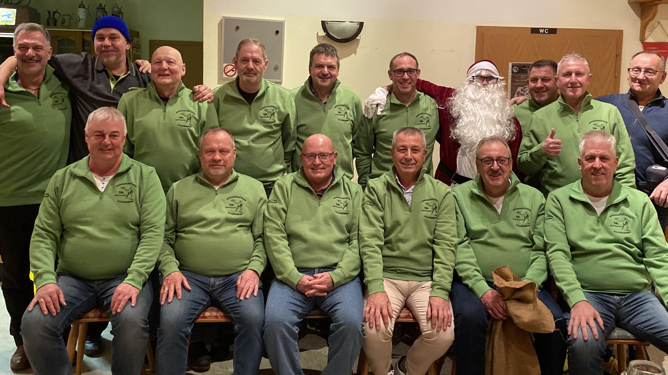 Bei der Weihnachtsfeier: Stockschützen der DJK Eintracht Allersberg ...