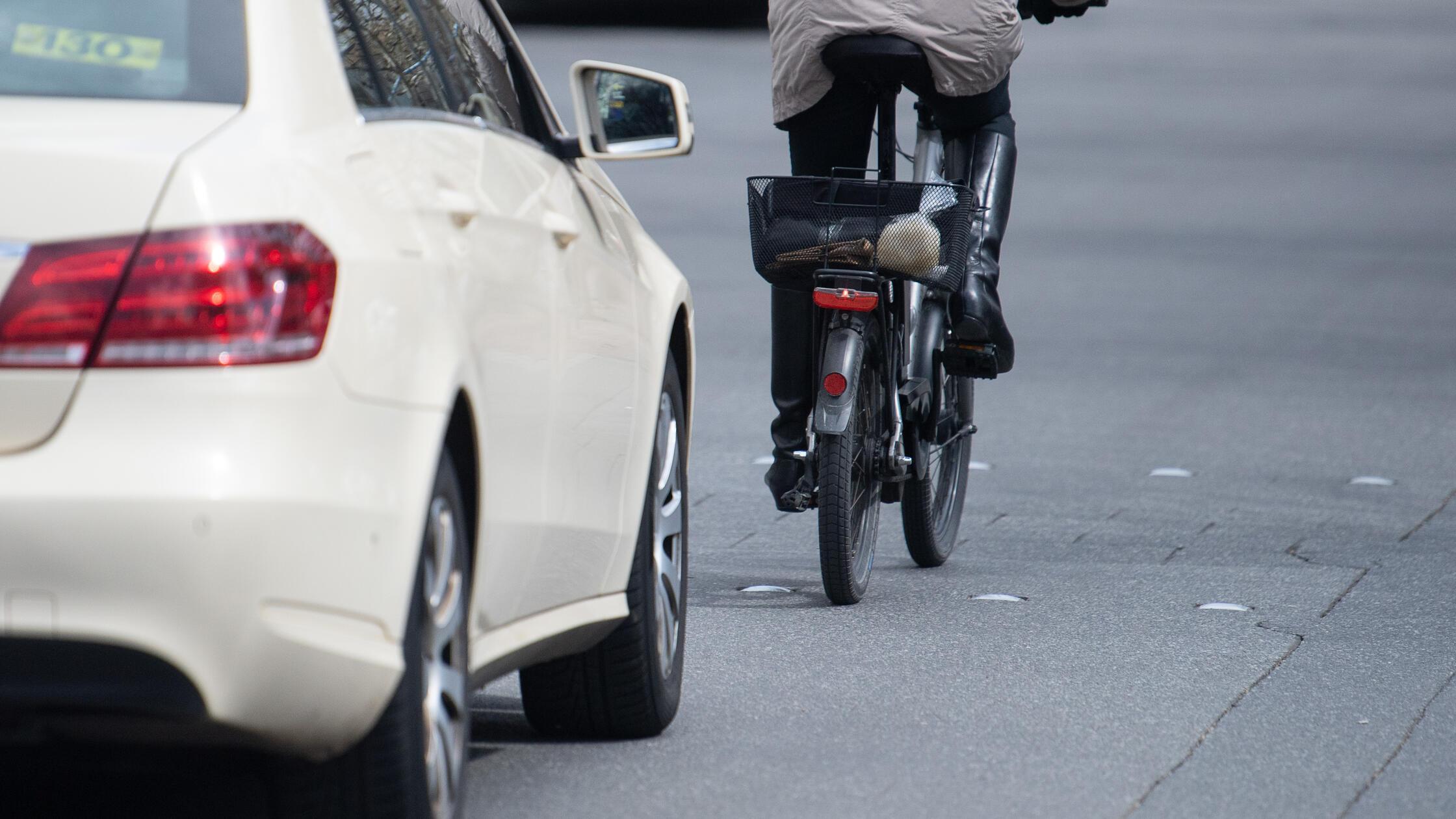 Schläge auf die Ohren: Streit zwischen Autofahrer und Radfahrer ...
