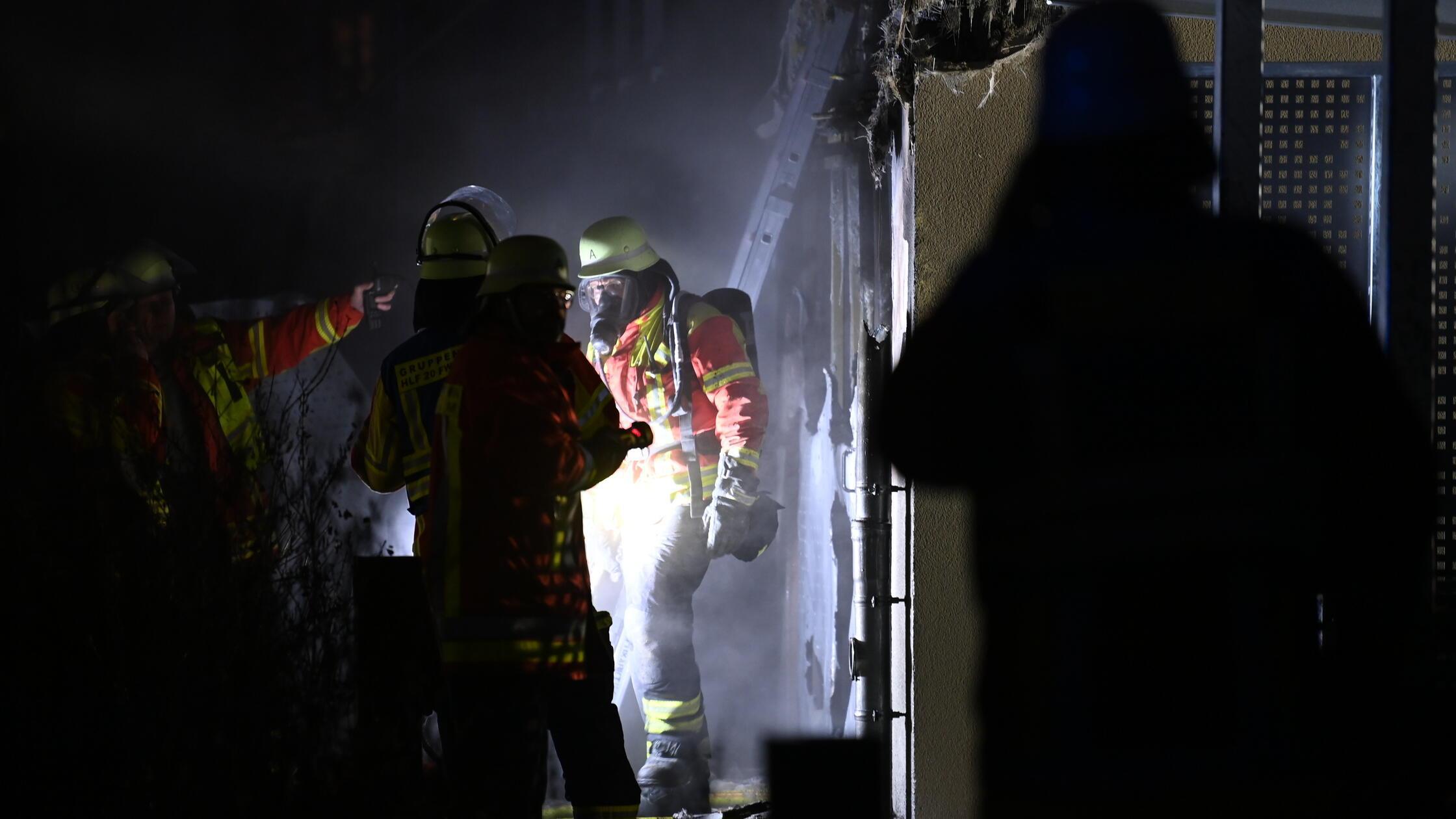 Während die Böller krachen: Feuerwehr Neumarkt löscht an Silvester ...