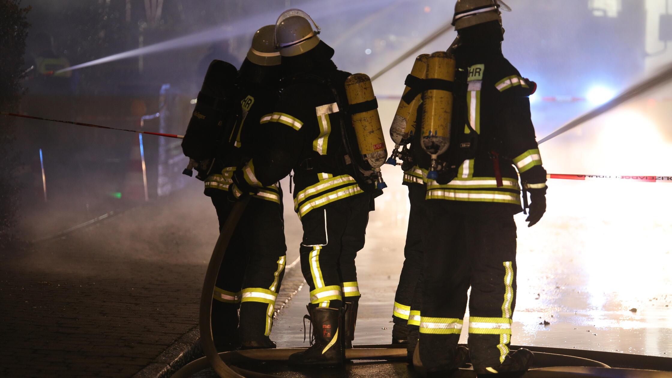 Fast 1000 Notrufe in der Silvesternacht: Feuerwehr Nürnberg hatte ...