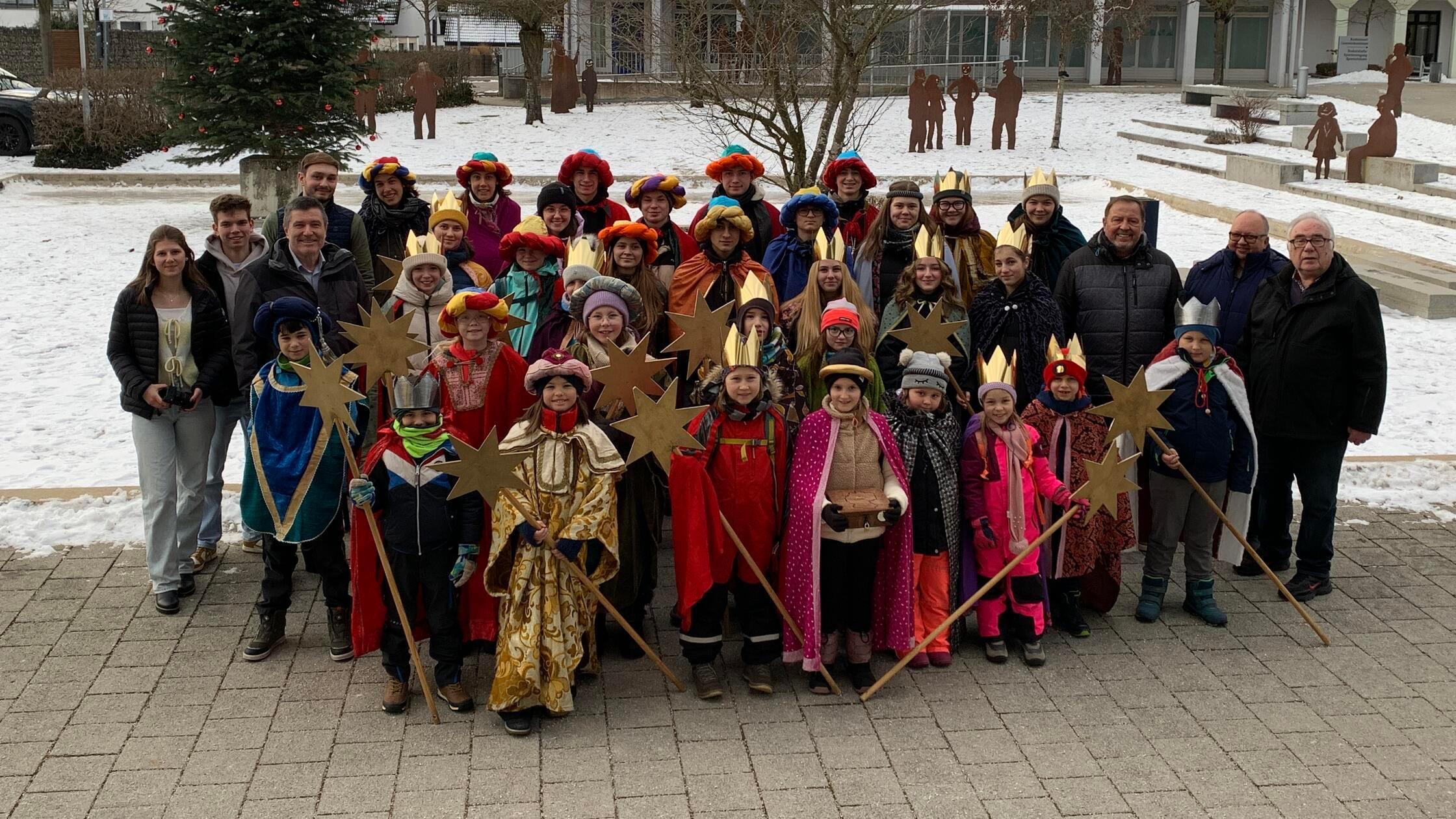 Sternsinger besuchen das Rathaus