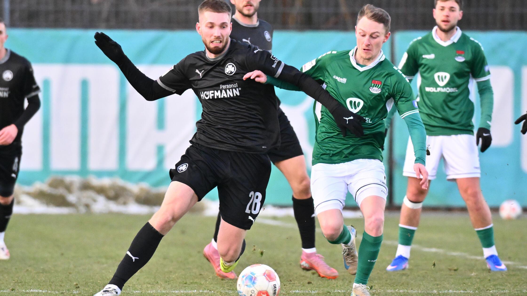 Quarterback vor der Abwehr: Kann Doni Arifi der SpVgg Greuther Fürth ...