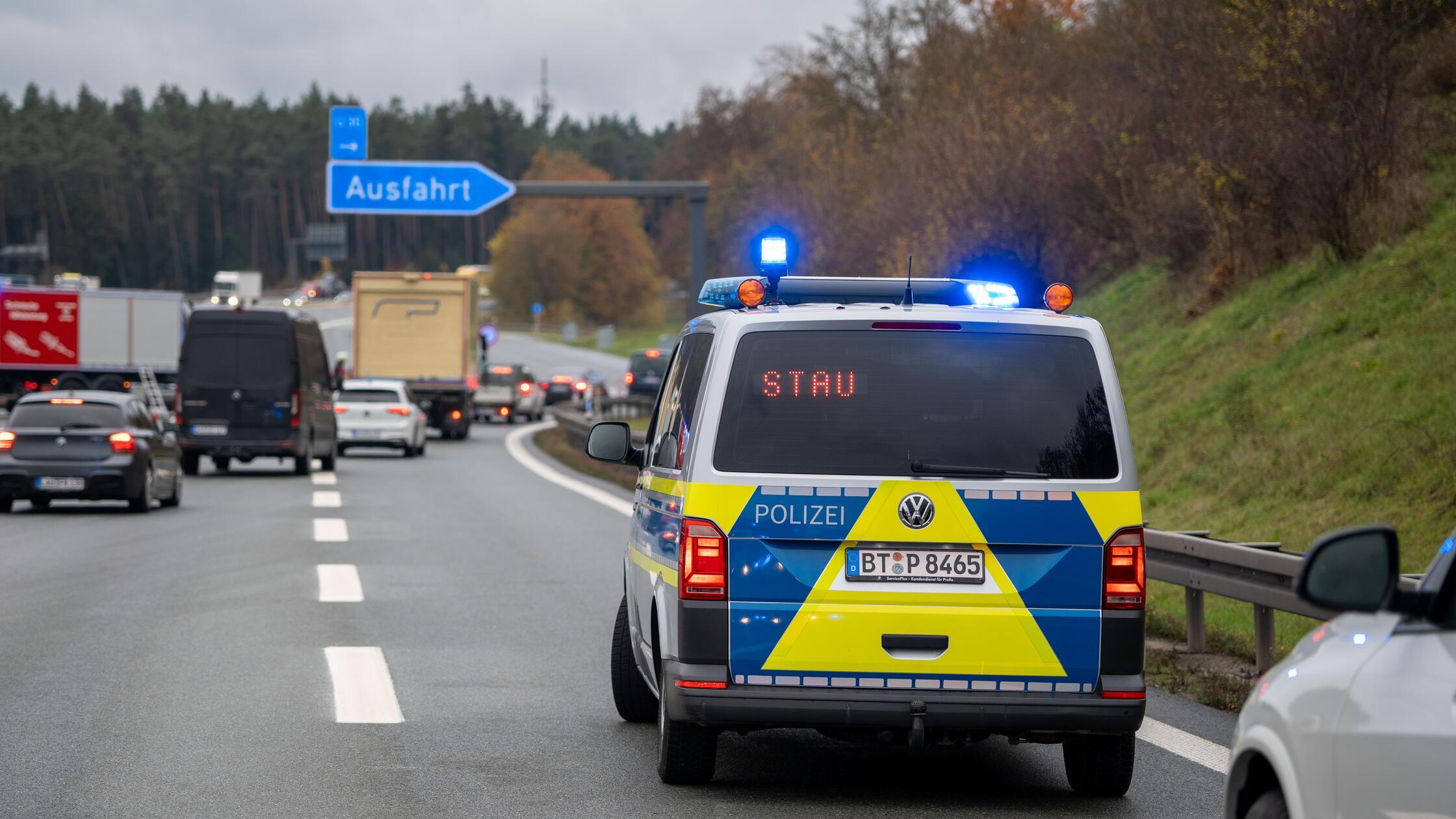 Bei Abfahrt von A73: Autos krachen nahe Wendelstein ineinander