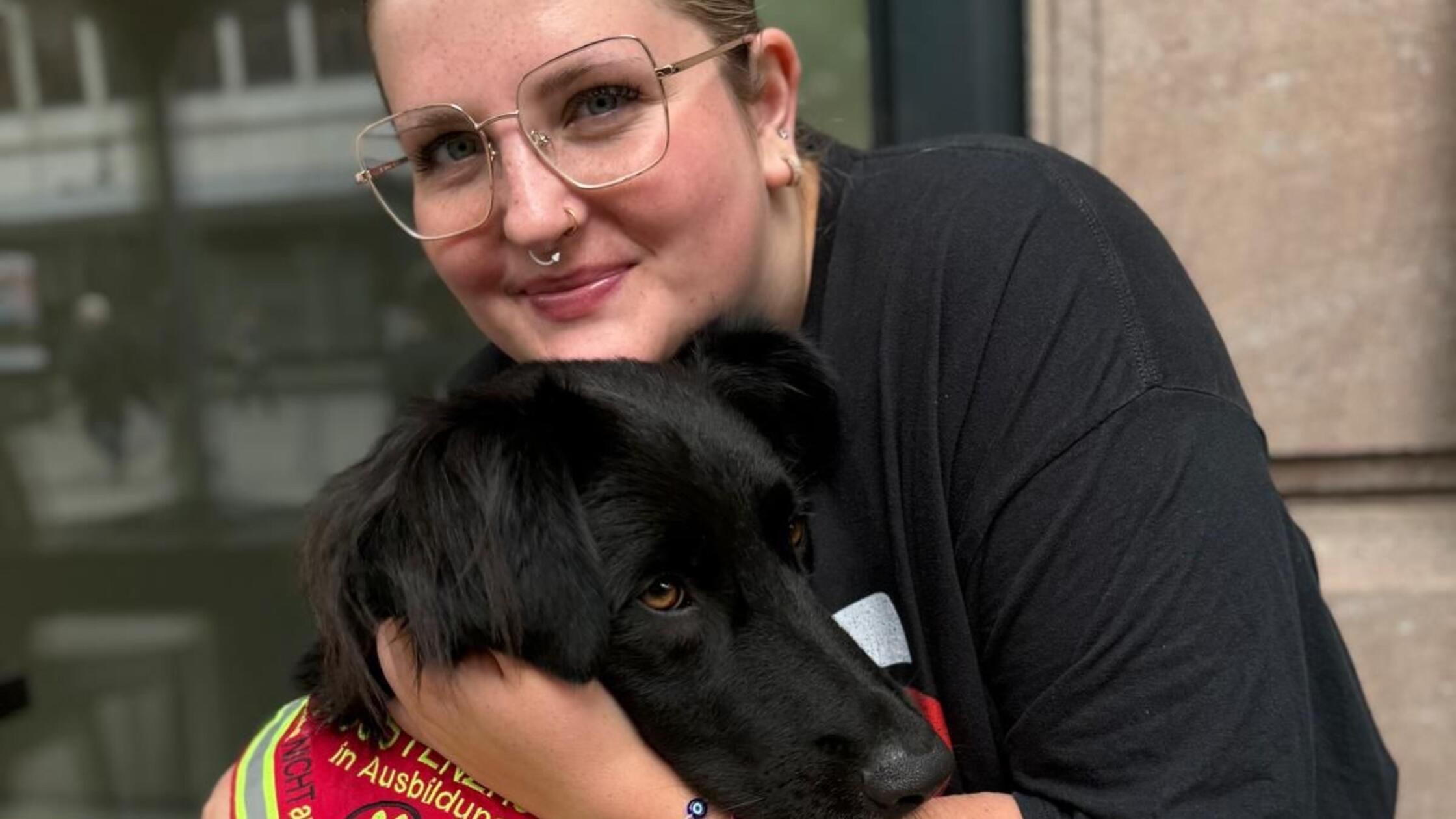 „Sie liebt und akzeptiert mich, wie ich bin“: Wie Hündin Cari einer ...