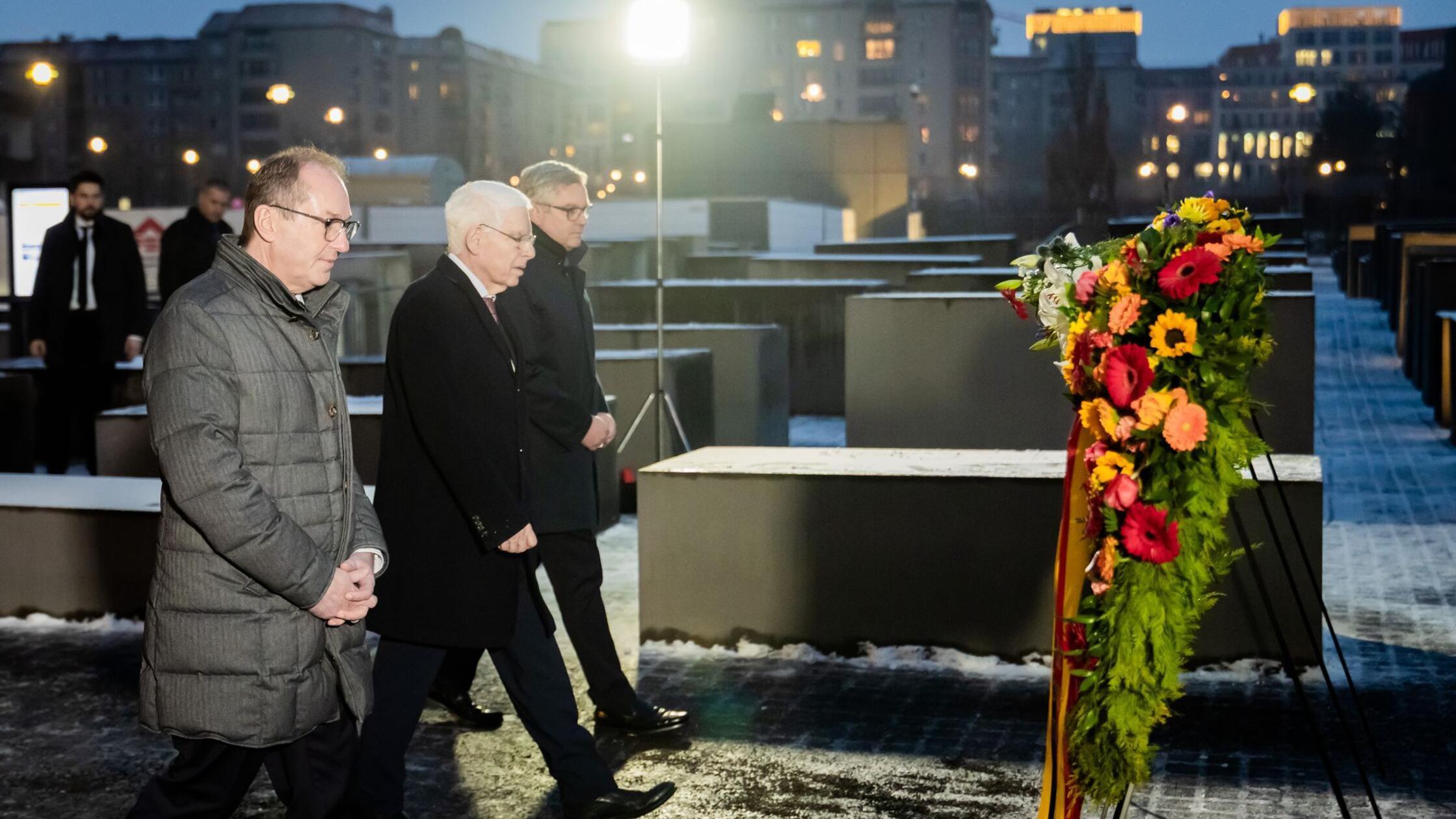 Auschwitz-Gedenken – Überlebende warnen vor neuem Hass