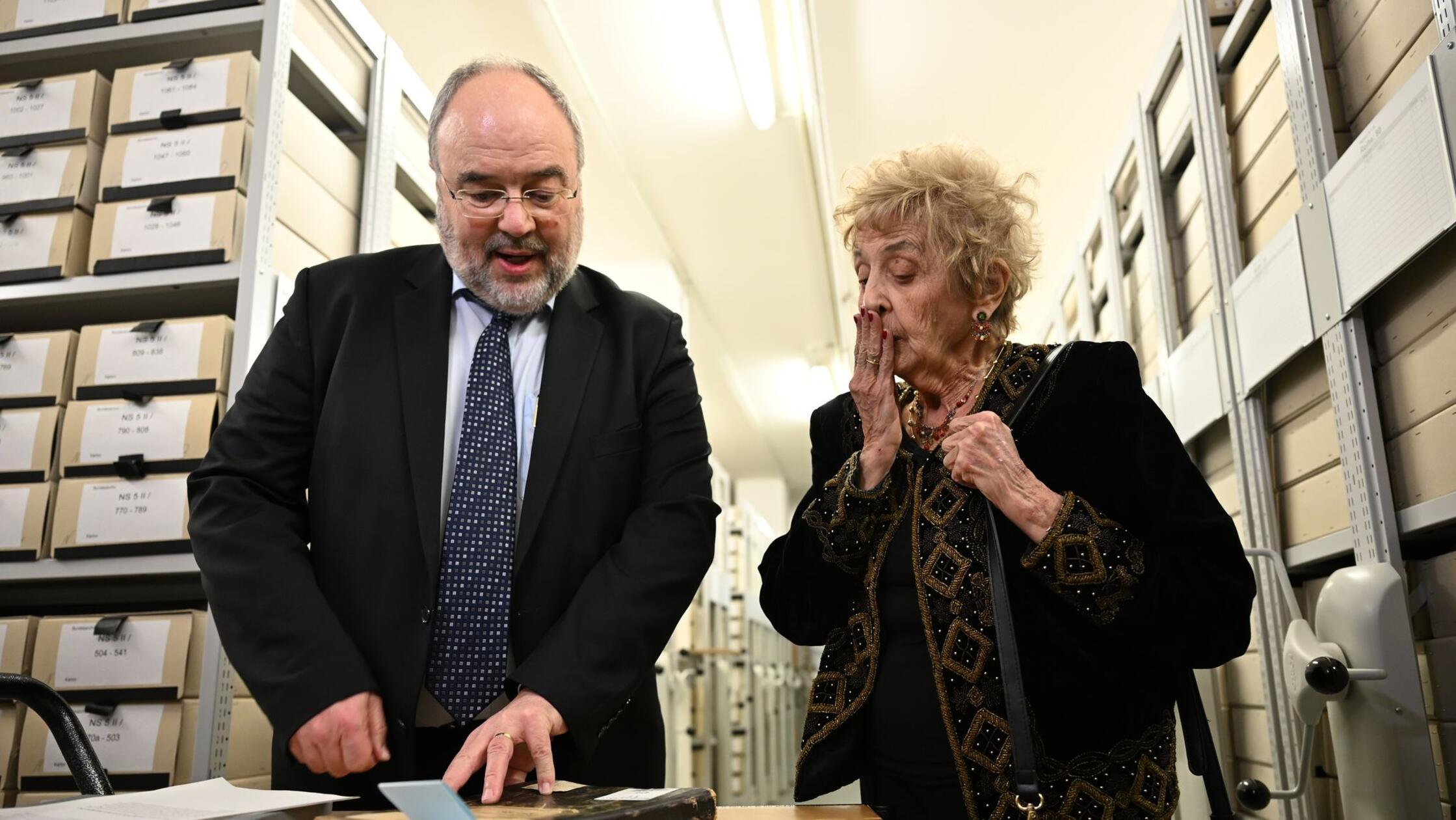 Papiere der Vernichtung – Mit einer Überlebenden im Archiv