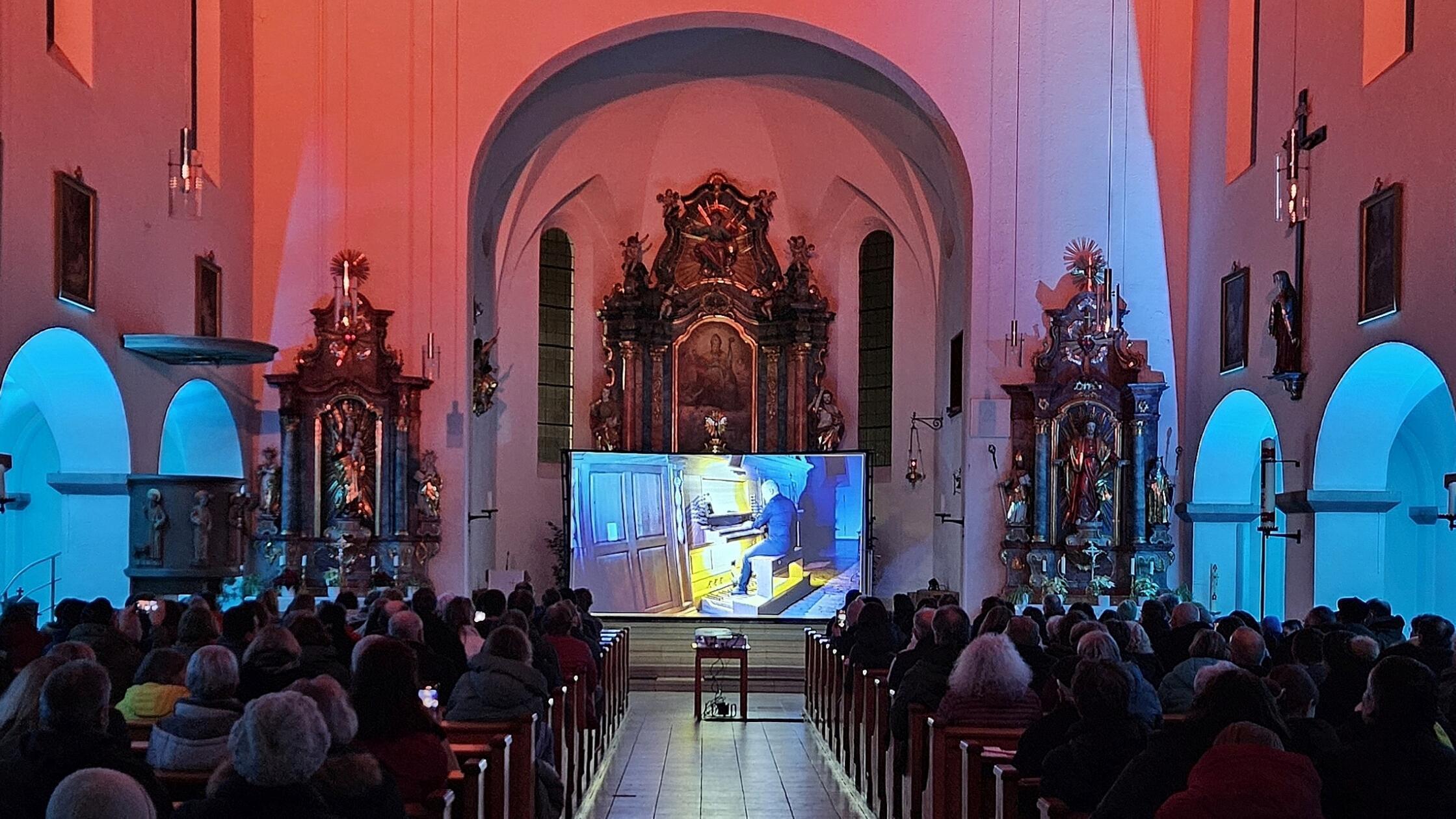Patrick Gläser spielt Orgel