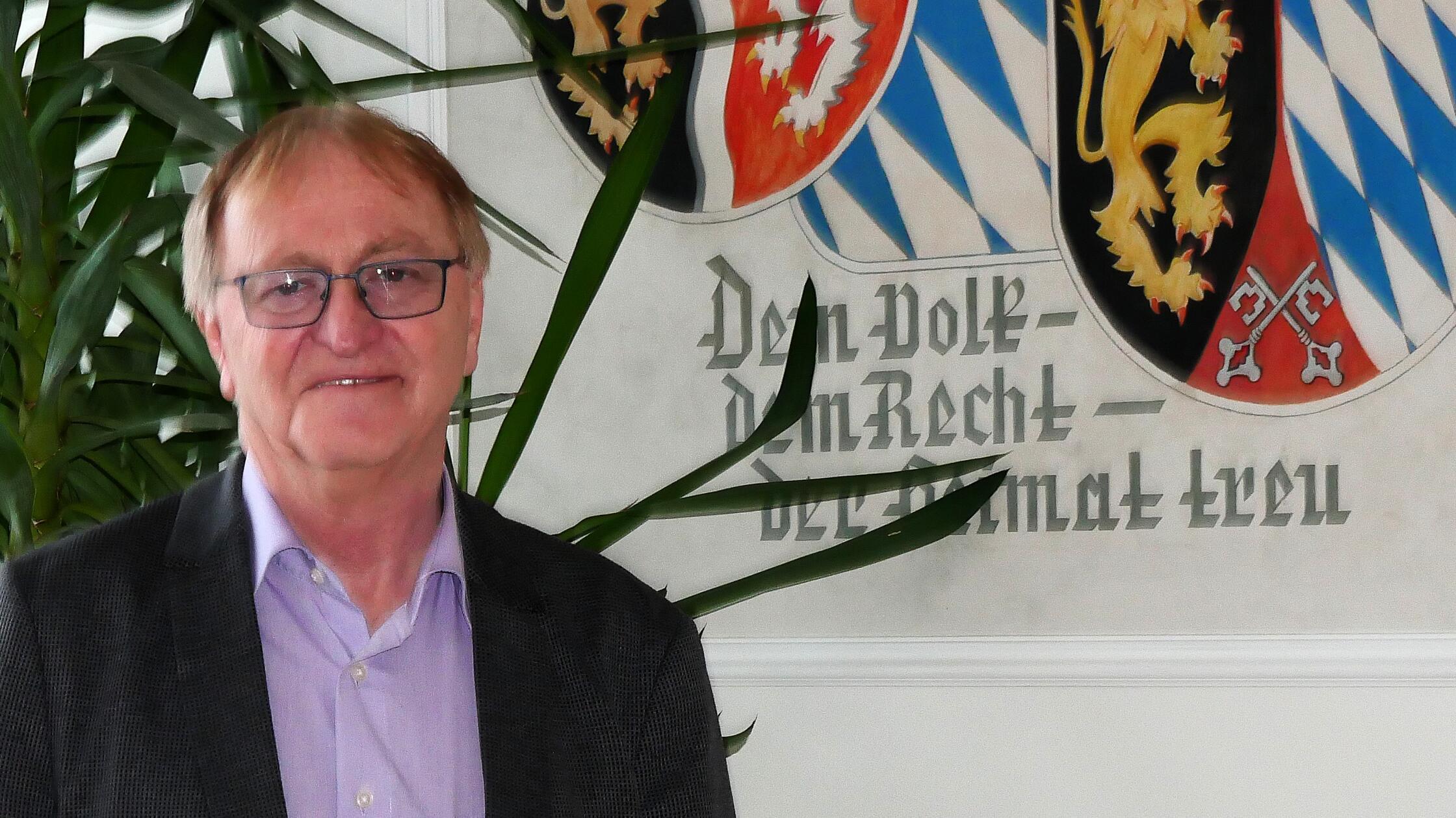 Josef Bauer ist seit 24 Jahren Bürgermeister in Parsberg und noch lange ...
