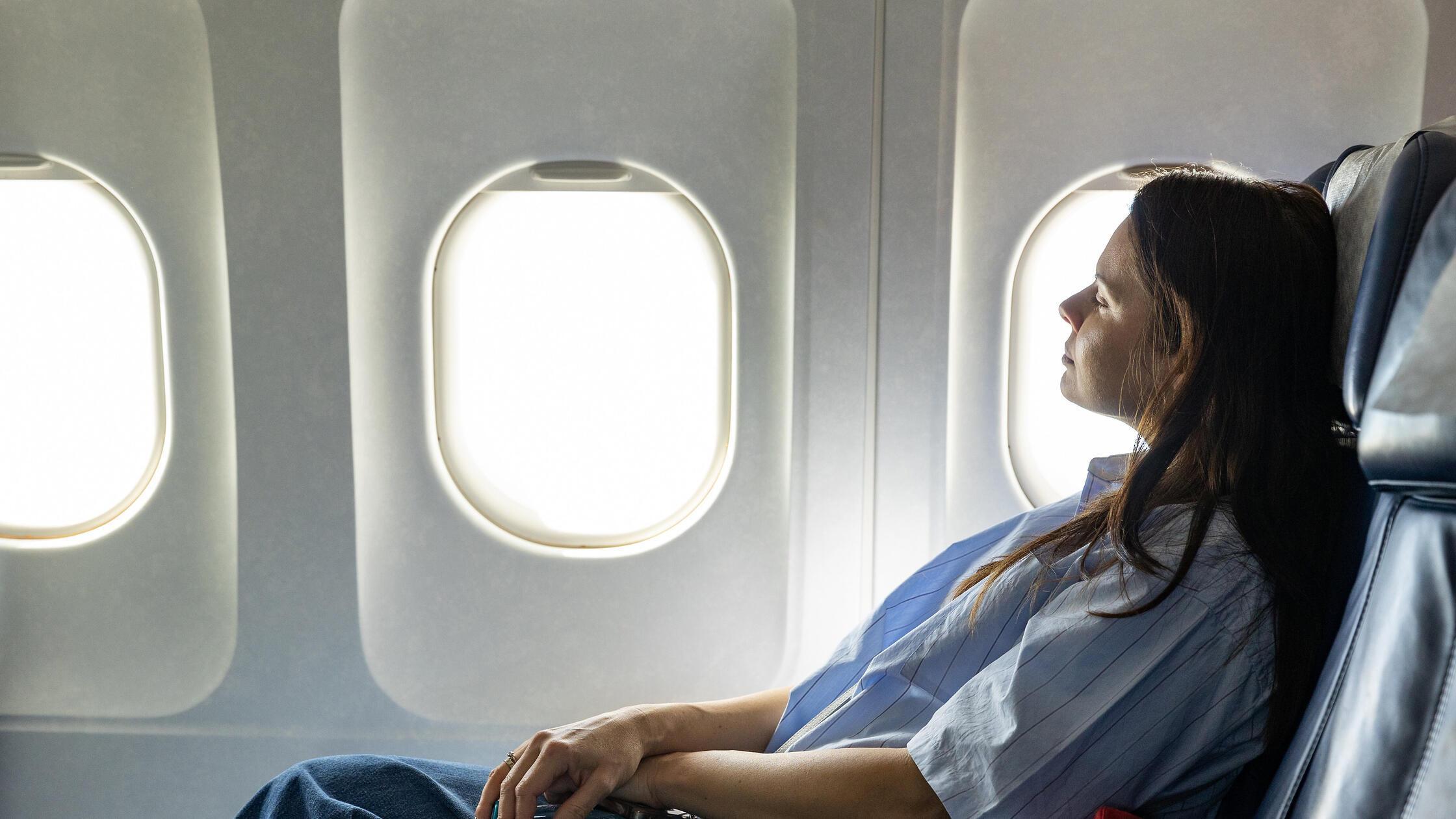 Betten in Economy-Class? Diese Airlines bieten spezielle Schlafplätze ...