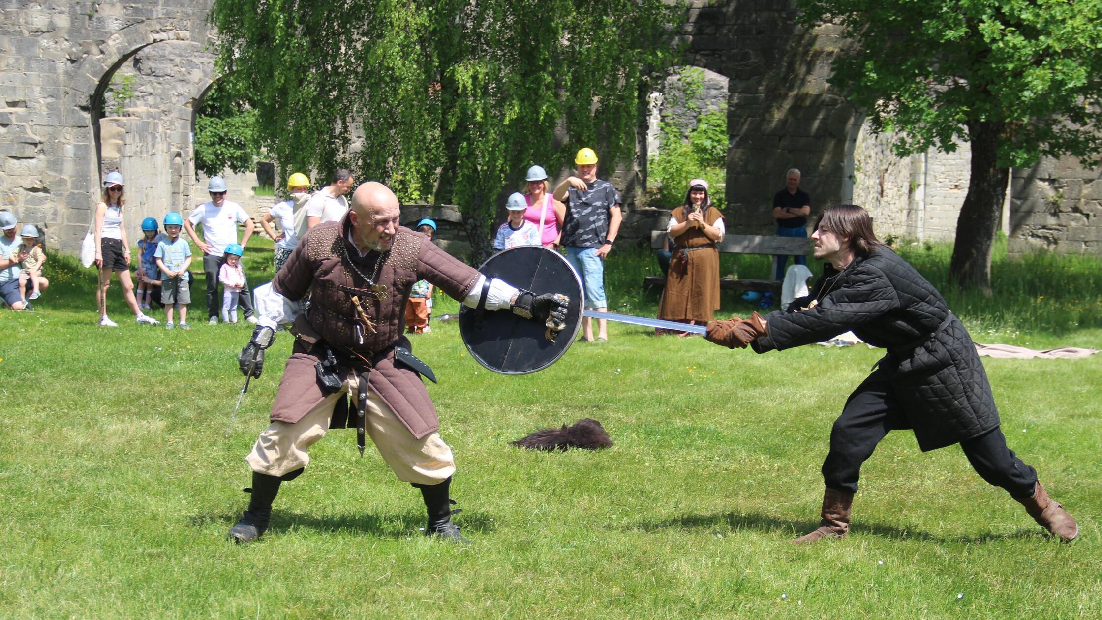 Ritter in Schnaittach: Traditionelles Burggrabenfest zog viele Besucher an