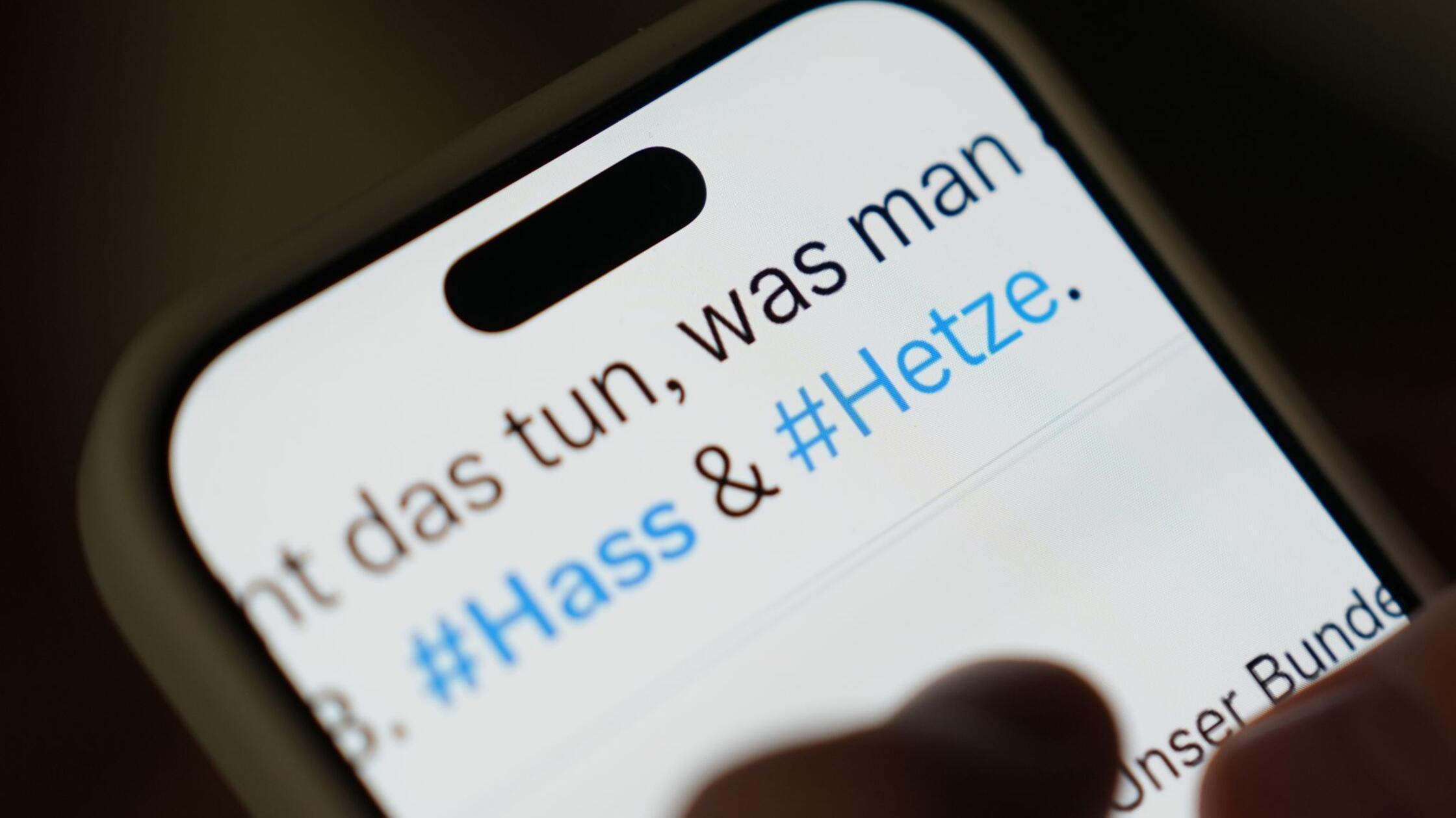 Streit über Social-Media-Posts - Nutzer melden viele Fälle