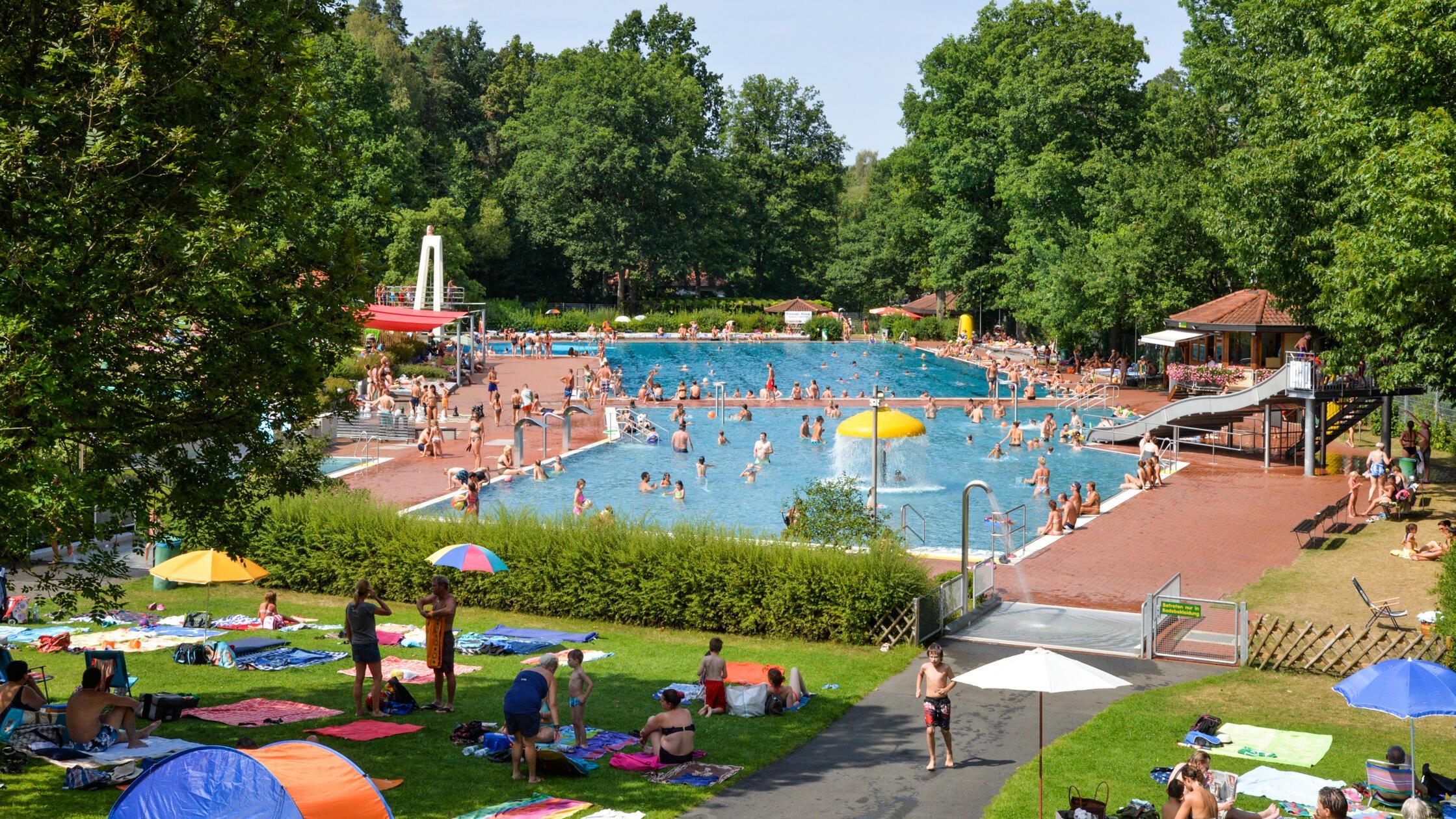 Ferien im Nürnberger Land: Besucheransturm und Ärger in den Freibädern