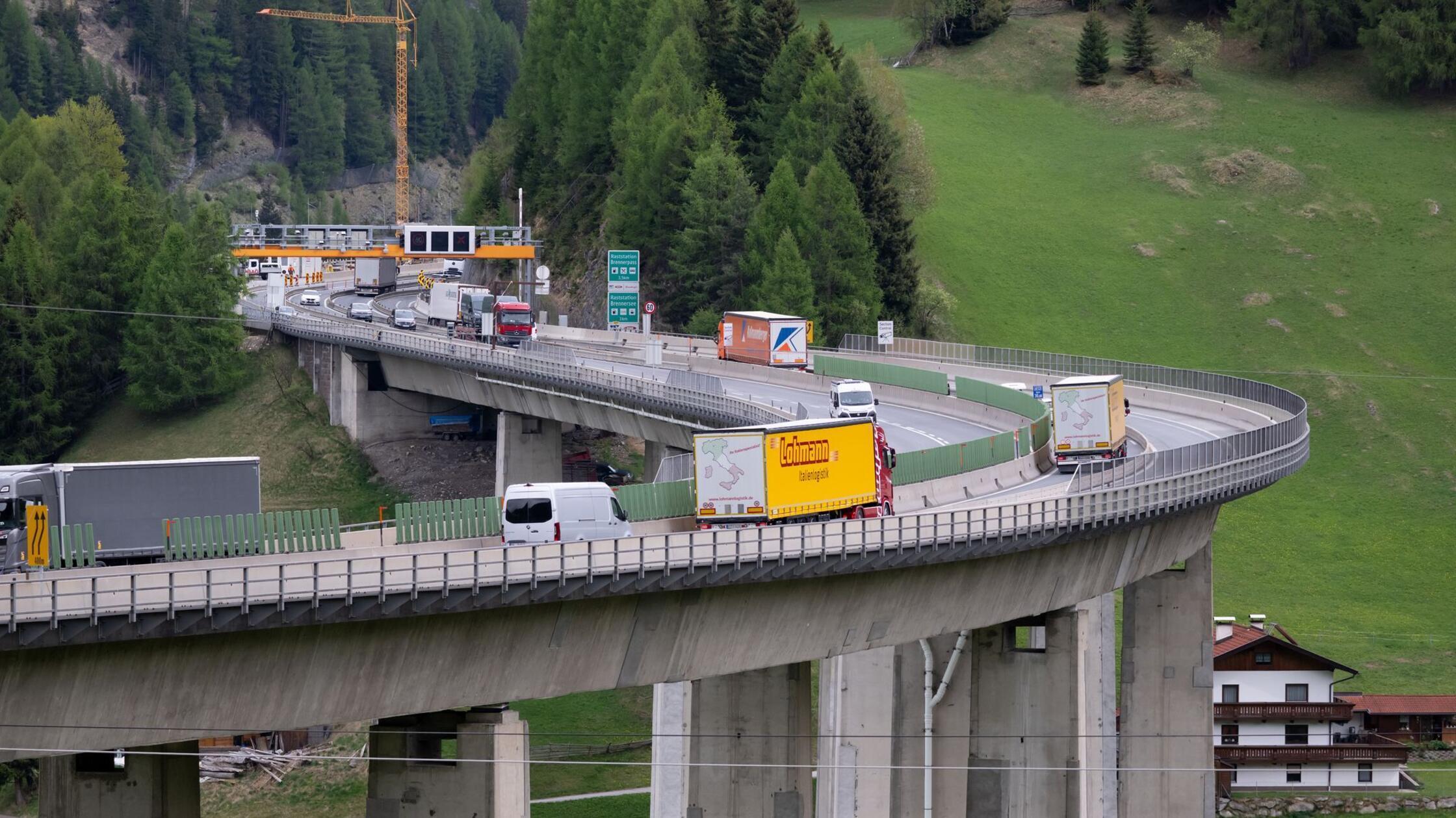 Vor Brenner-Sperre: Viel Verkehr, aber vorerst kein Chaos