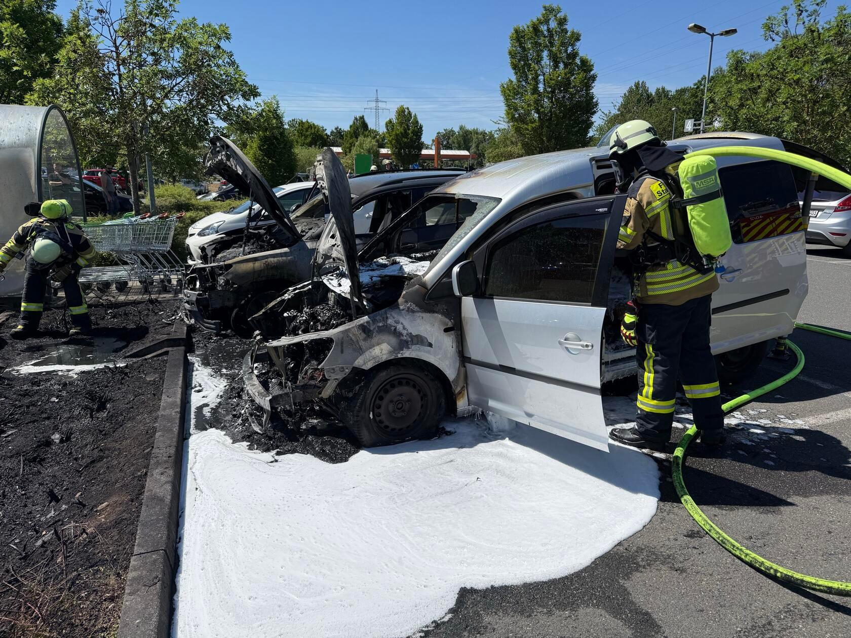 Autos brennen auf Globus-Parkplatz in Forchheim komplett aus - hier ...