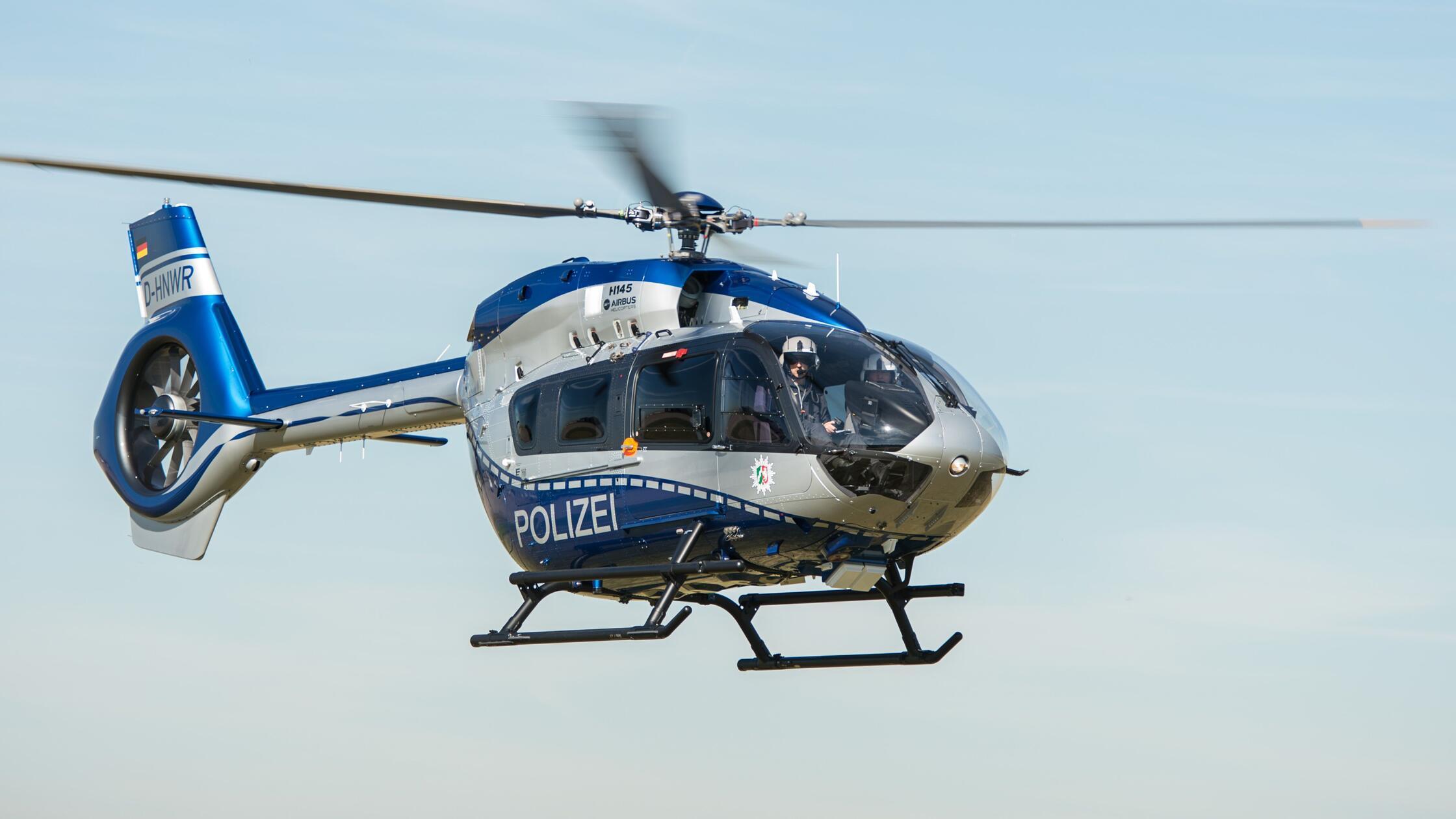 Münchner Flughafen war komplett lahmgelegt: Polizeihubschrauber in der ...