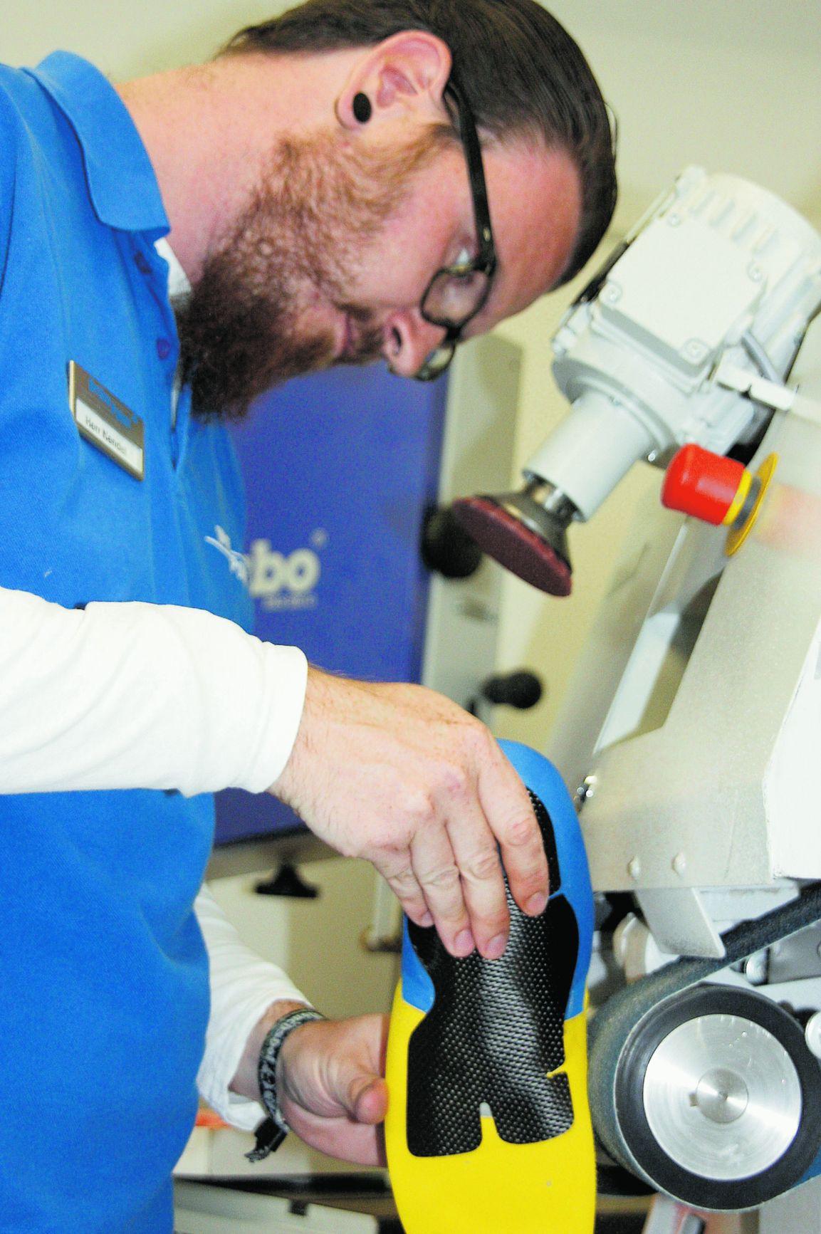 Moderner Holzschnitzer