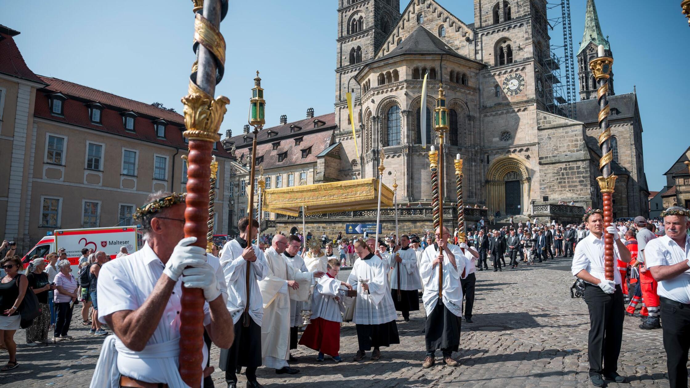 Fronleichnam: Pracht und Tradition trotz Kirchenkrise
