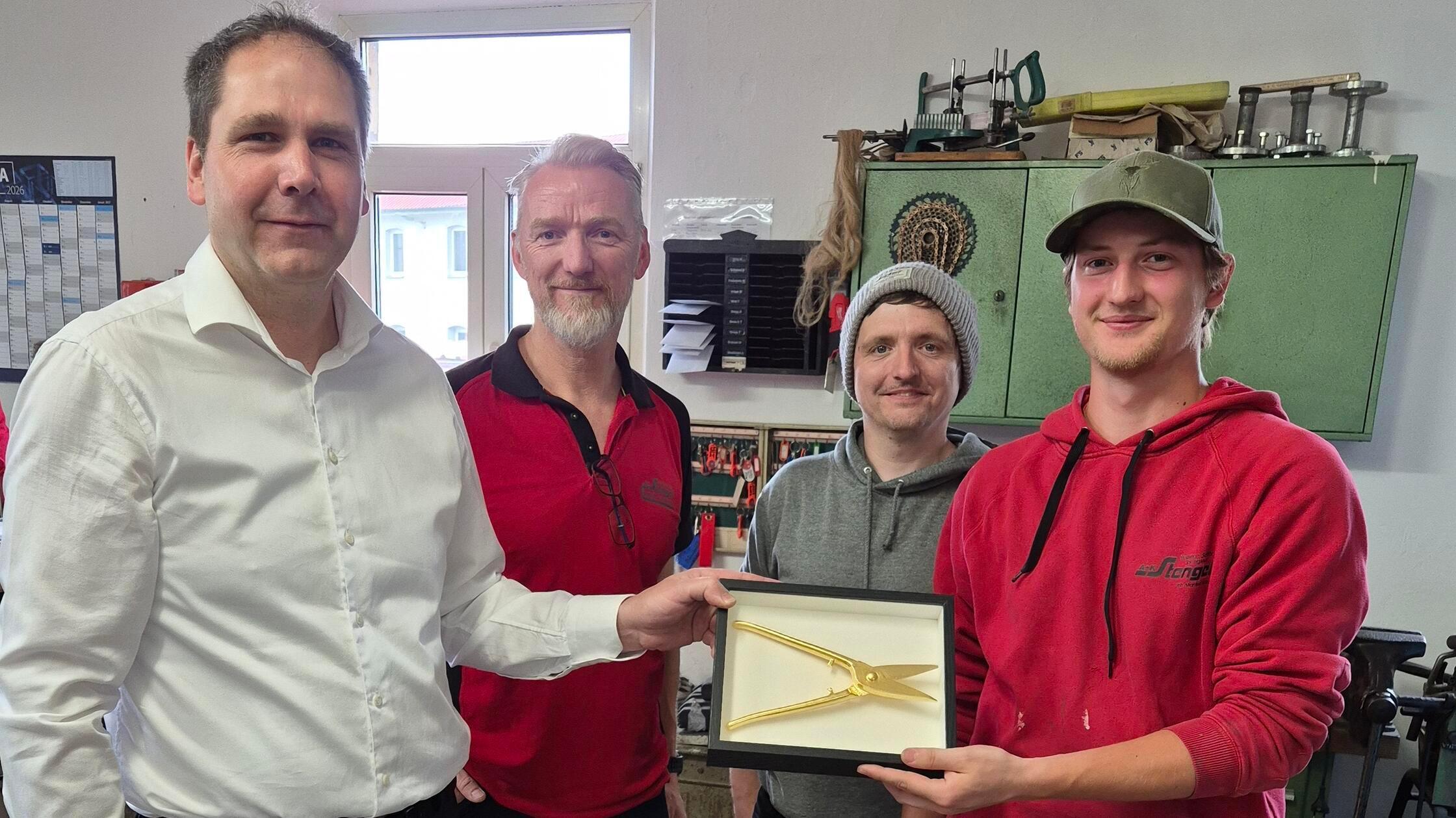 Landessieger im Spenglerhandwerk: Tim Bensch aus Roth gewinnt ...