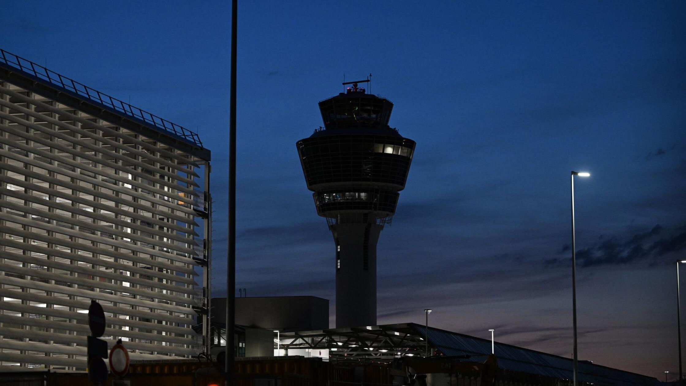 Flughafen München stellte Betrieb ein: Großeinsatz von Polizei und ...