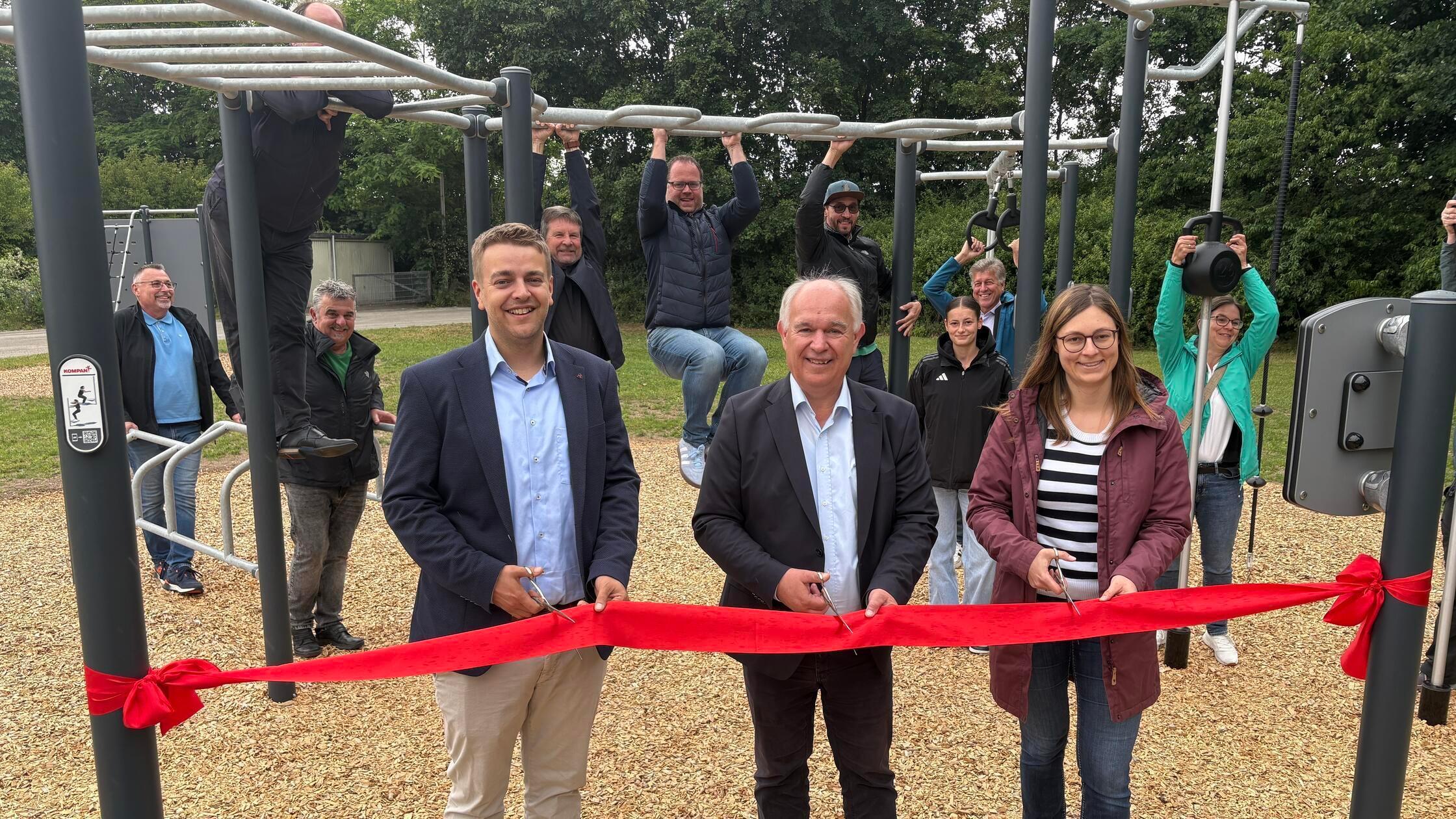 Neuer Fitness-Parcours in Röthenbach eröffnet: Hangeln, Klettern und ...