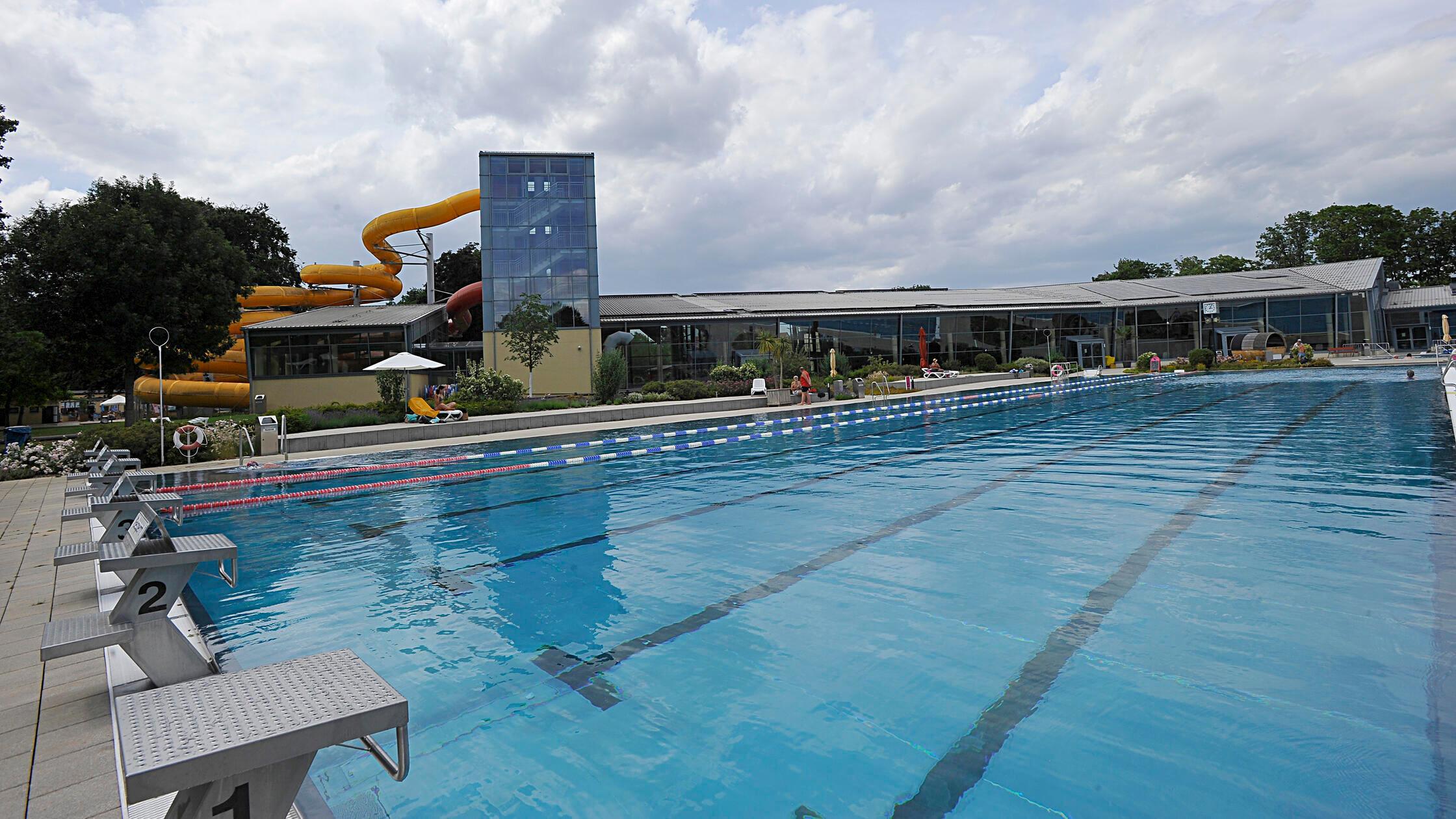 Königsbad Forchheim sucht weiter Rettungsschwimmer: Personalmangel ...