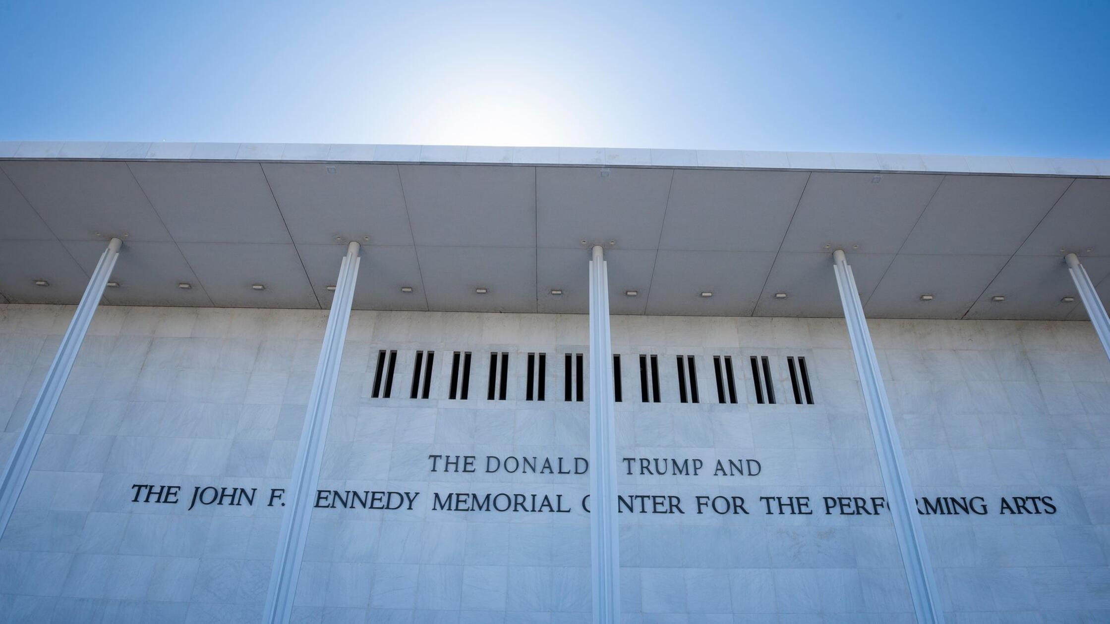 Kennedy Center: Haben Trumps Namen vom Gebäude entfernt