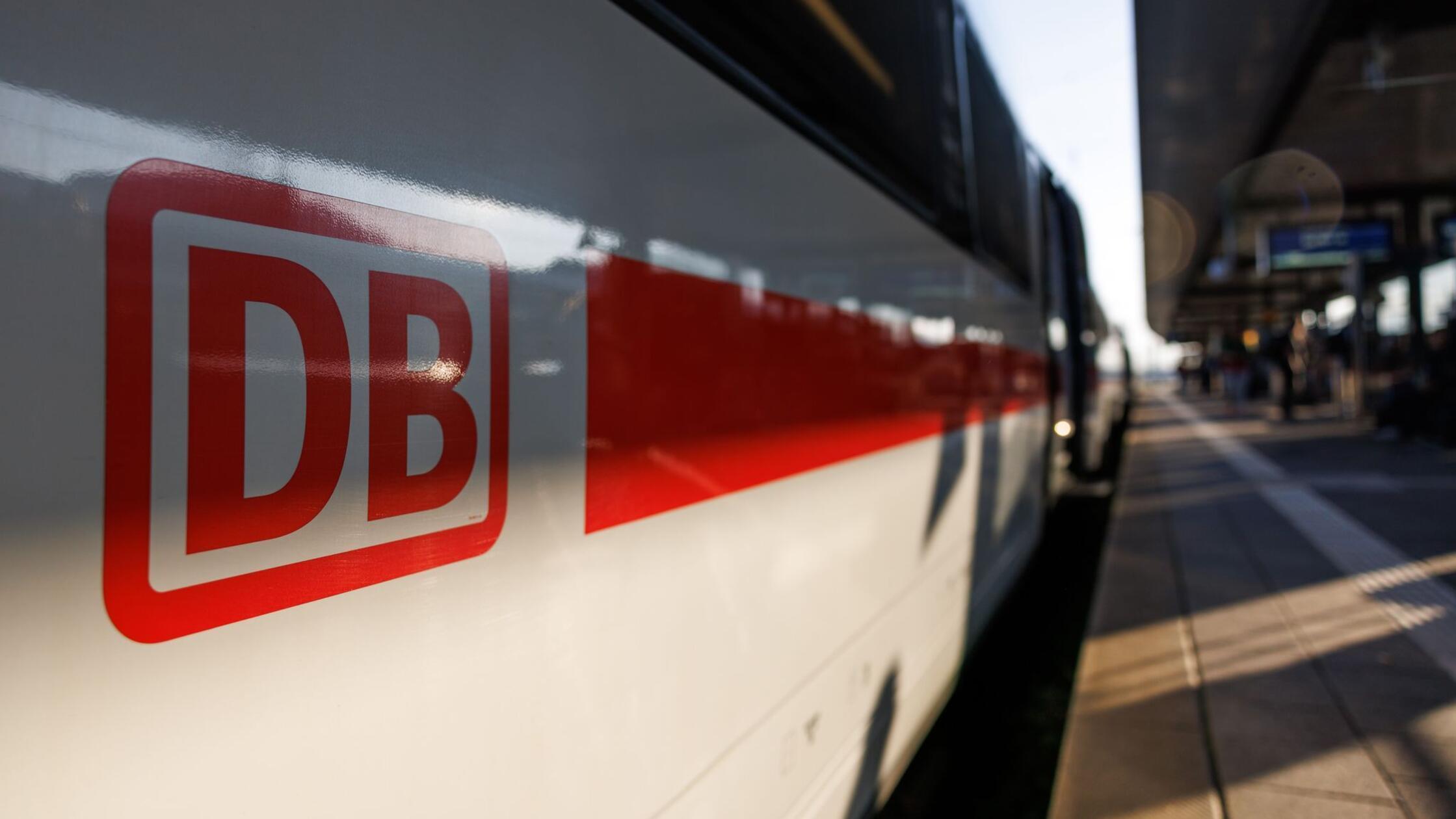 Schwarzfahrer geht an Gleisen weiter - ICE erfasst ihn