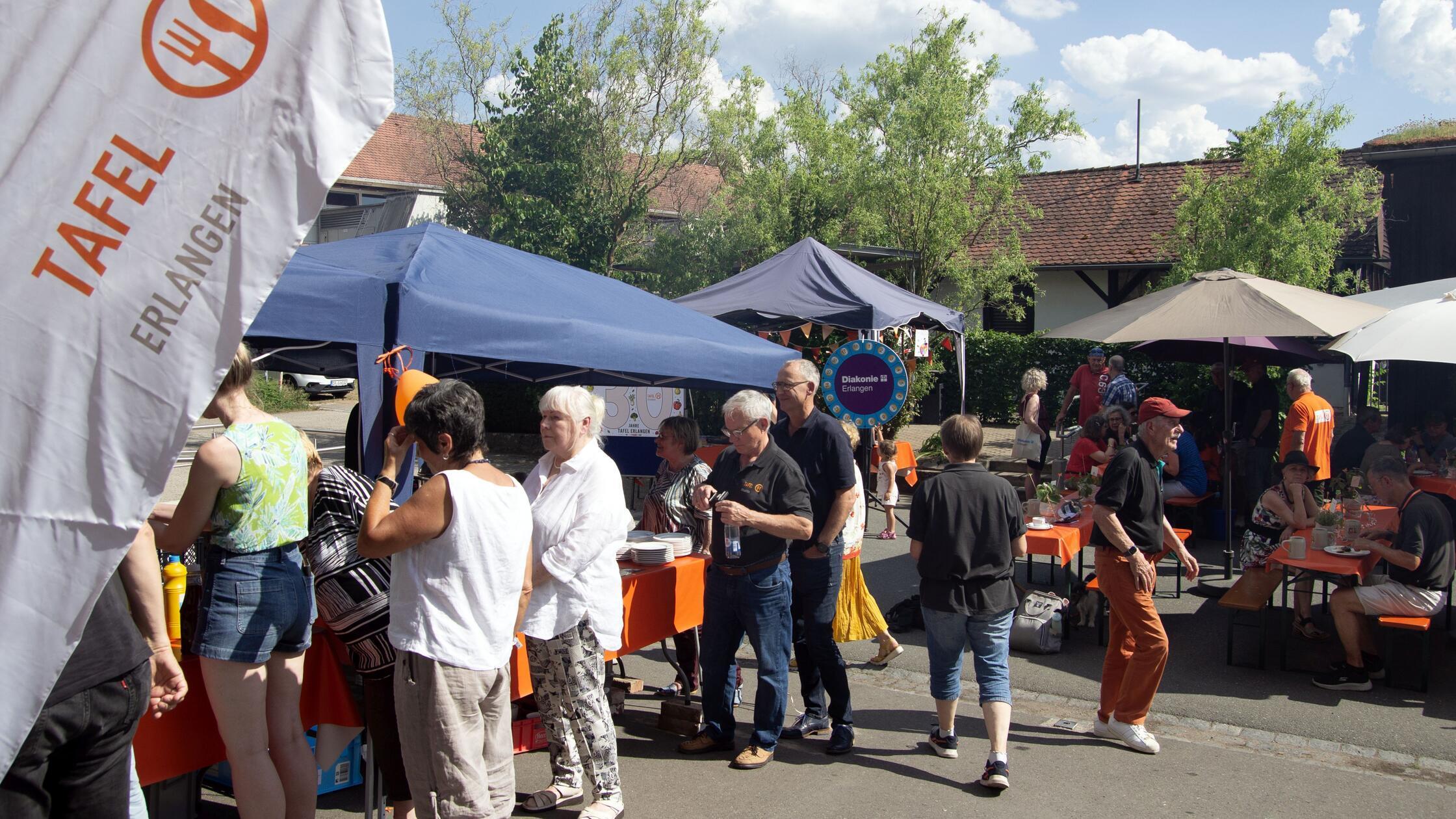 Tafel Erlangen feiert 30-Jähriges