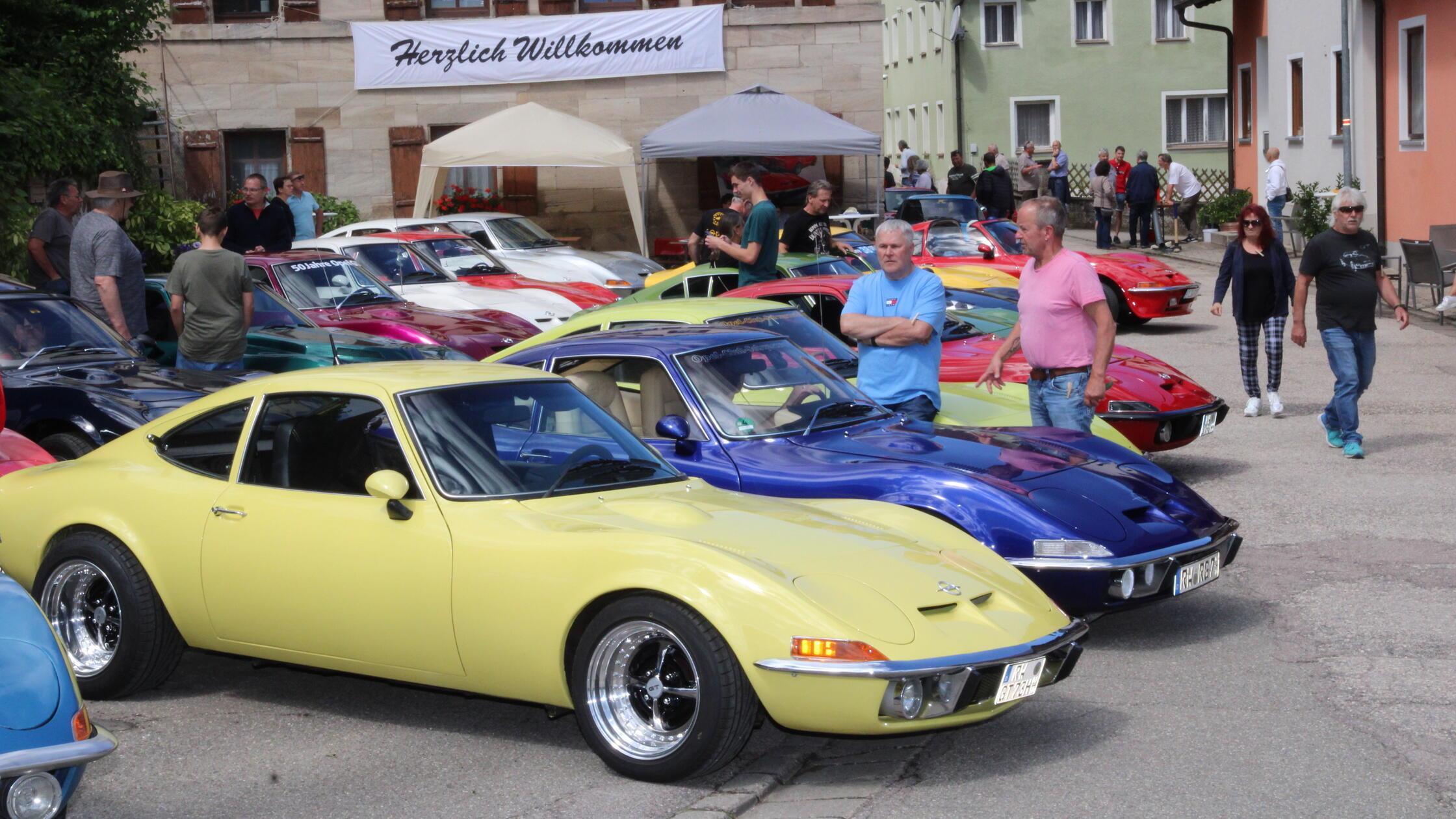 Opel-GT-Treffen lockt Fans und Oldtimer aus ganz Deutschland nach Hagsbronn