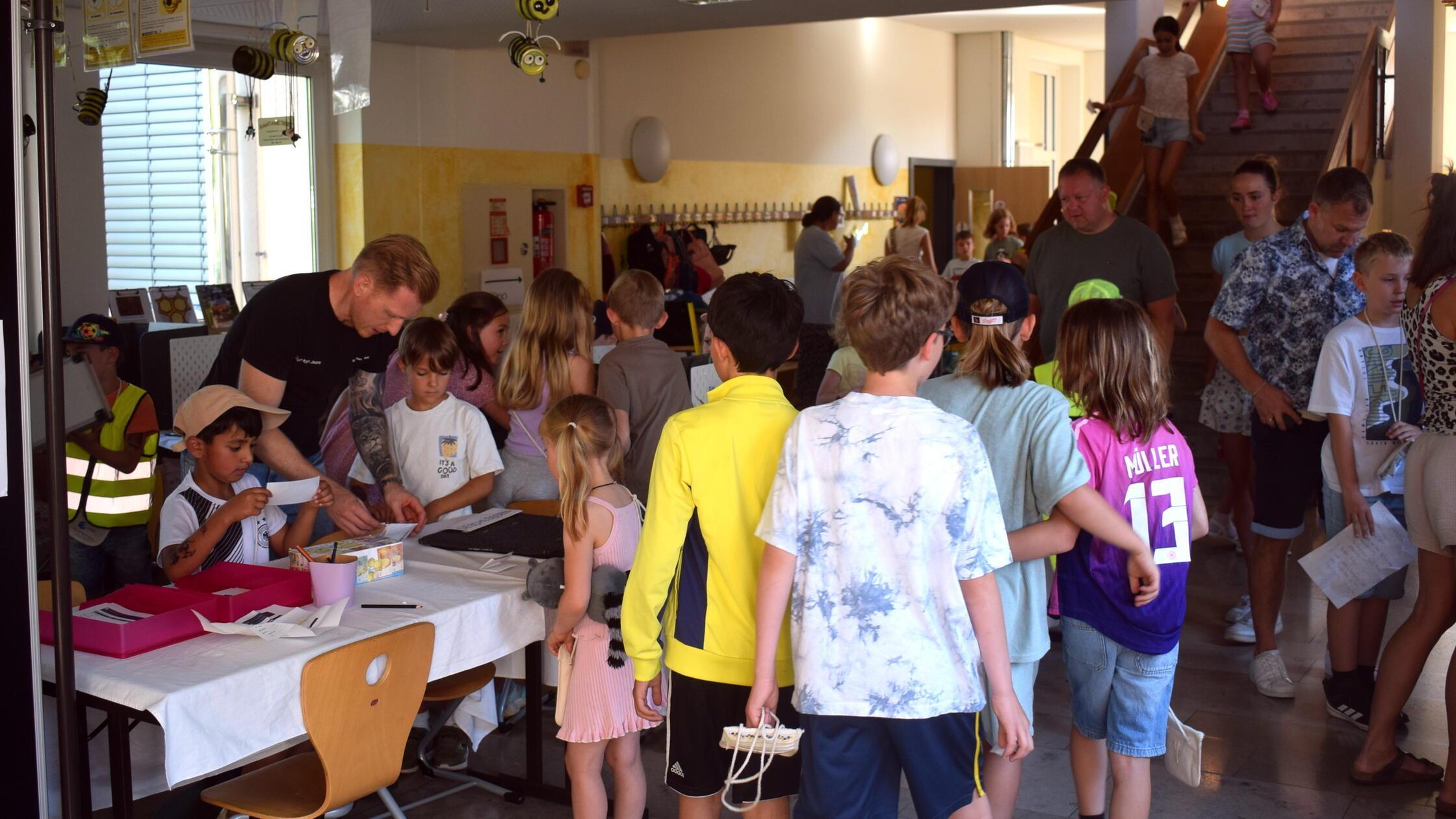 Mit Jobs, Rathaus und eigener Währung: Grundschule in Wendelstein wird ...