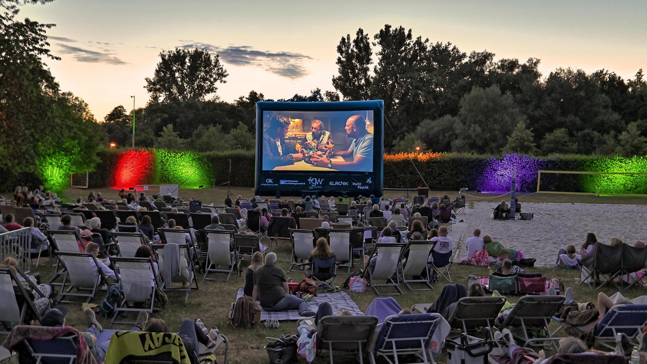 Public Viewing könnte Open Air Kino im Feuchter Freibad bereichern