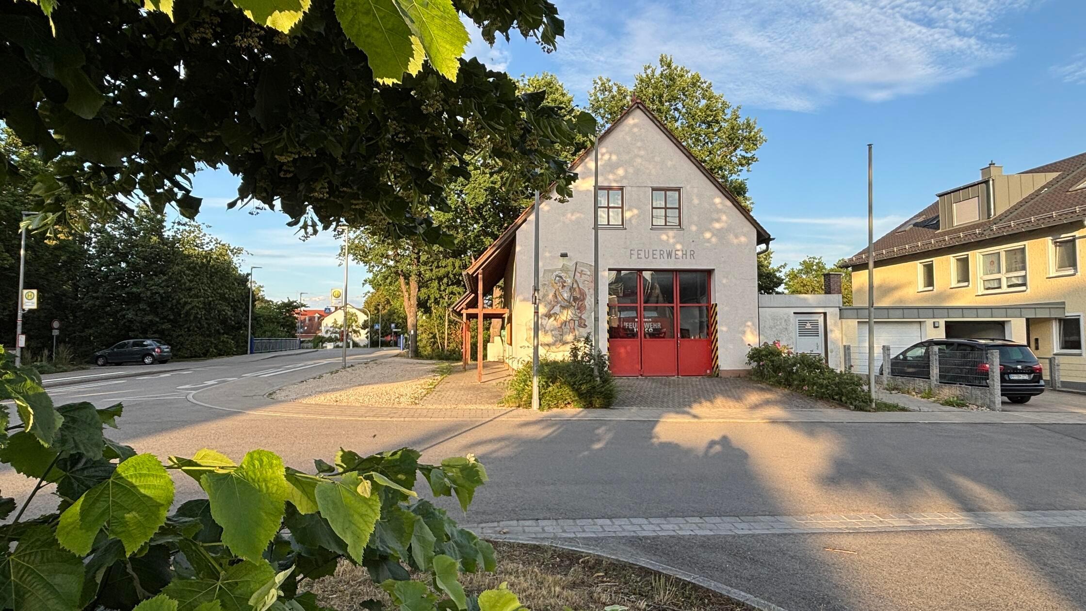 Bürgertreff Holzheim bei 30 Grad plus: Neues Feuerwehrhaus und ...